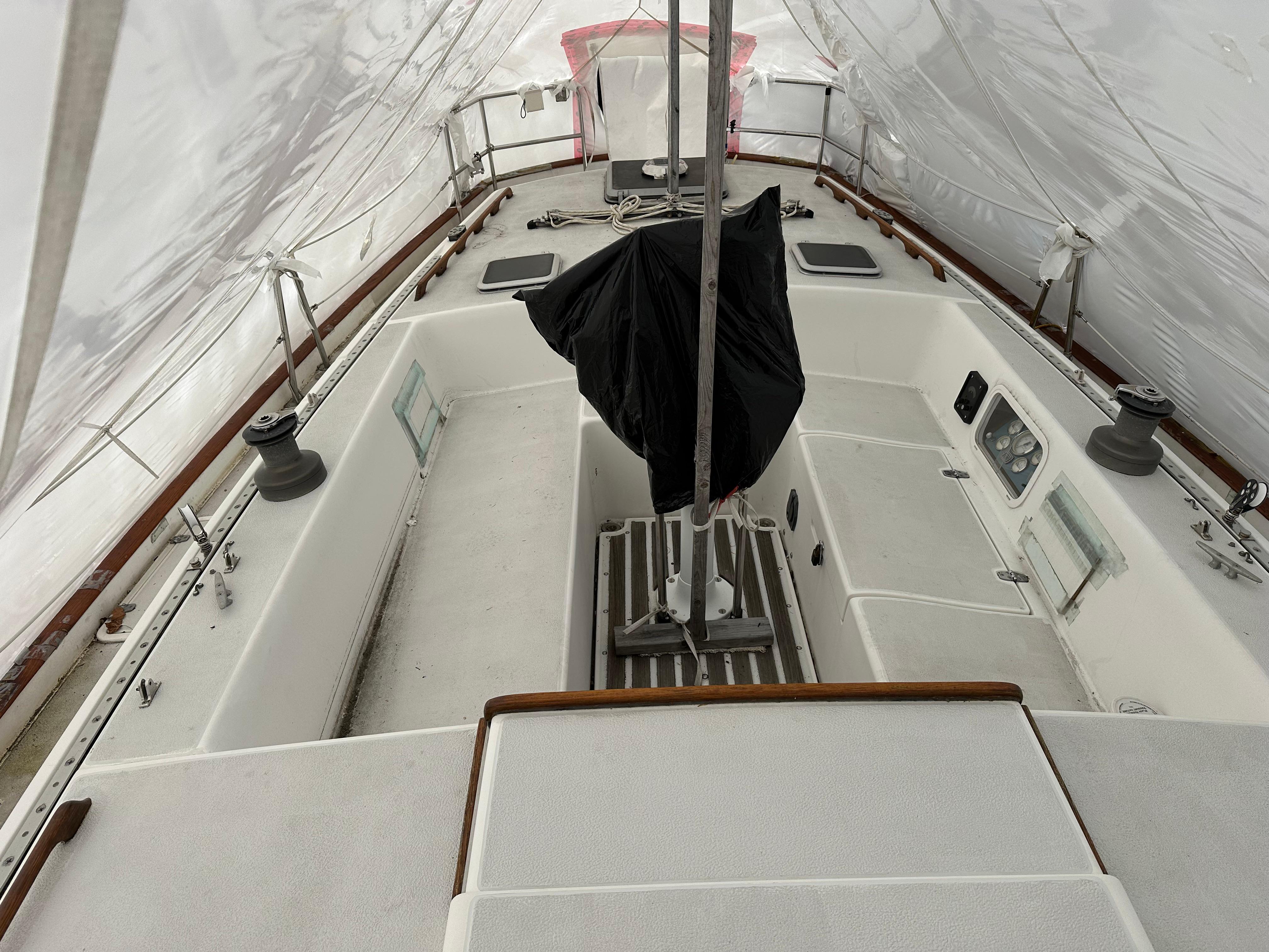 1981 Islander Freeport Center Cockpit 36 Centre Cockpit for sale ...