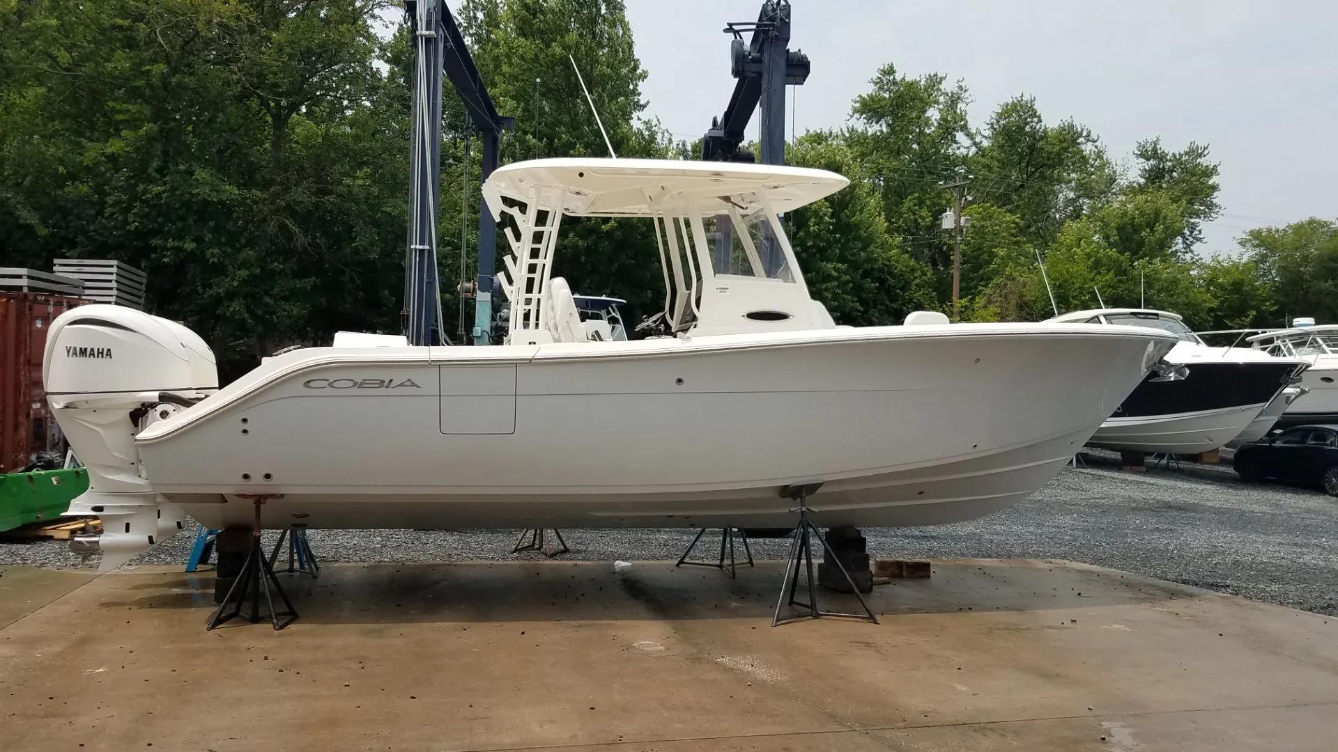 2024 Cobia 301 CC Center Console Boote Kaufen - YachtWorld