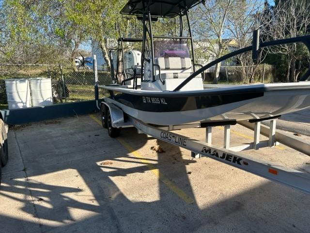 2022 Majek 21 RFL Redfish Line Centre Console for sale - YachtWorld