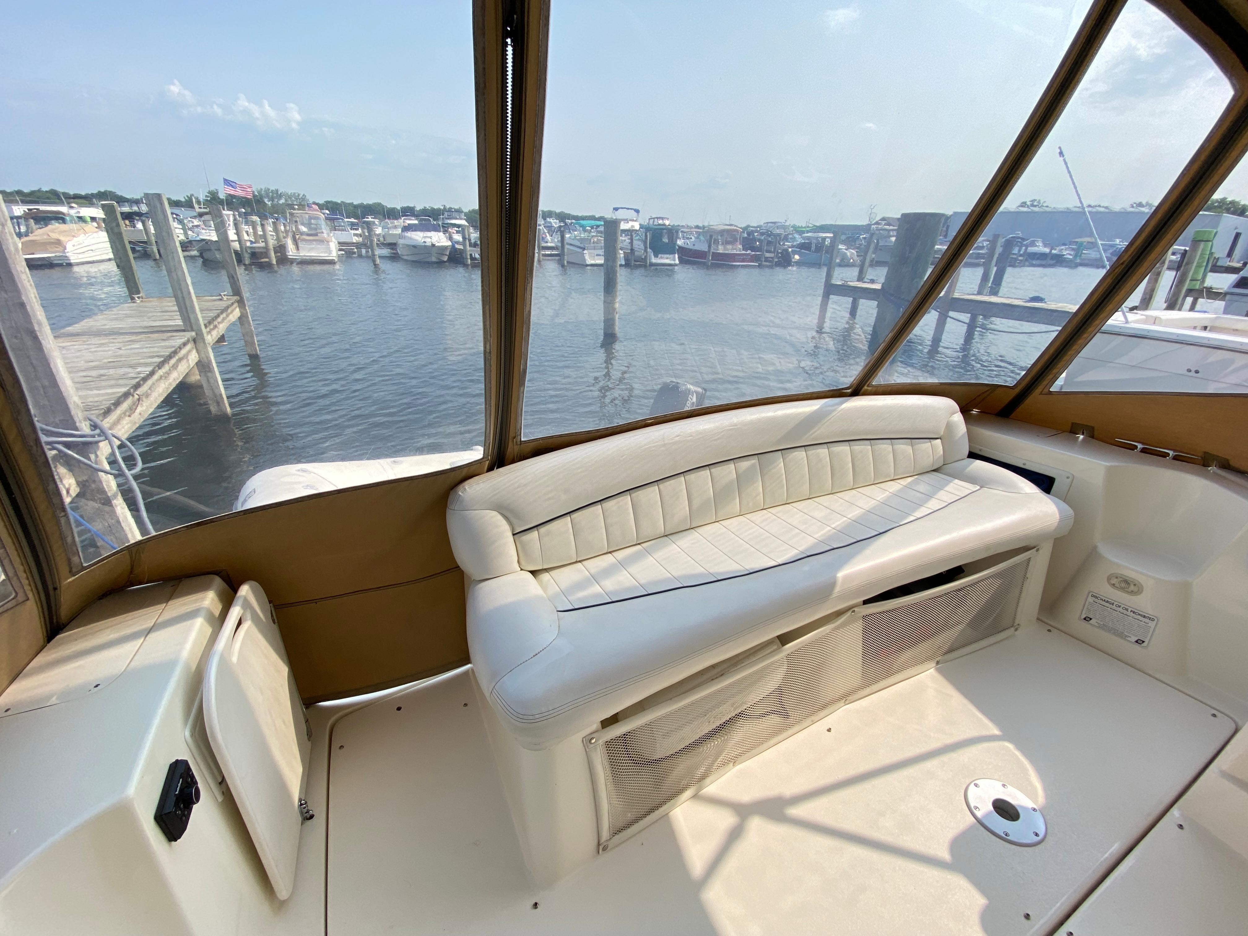 1998 Rinker 33 Fiesta Vee Cruiser for sale - YachtWorld