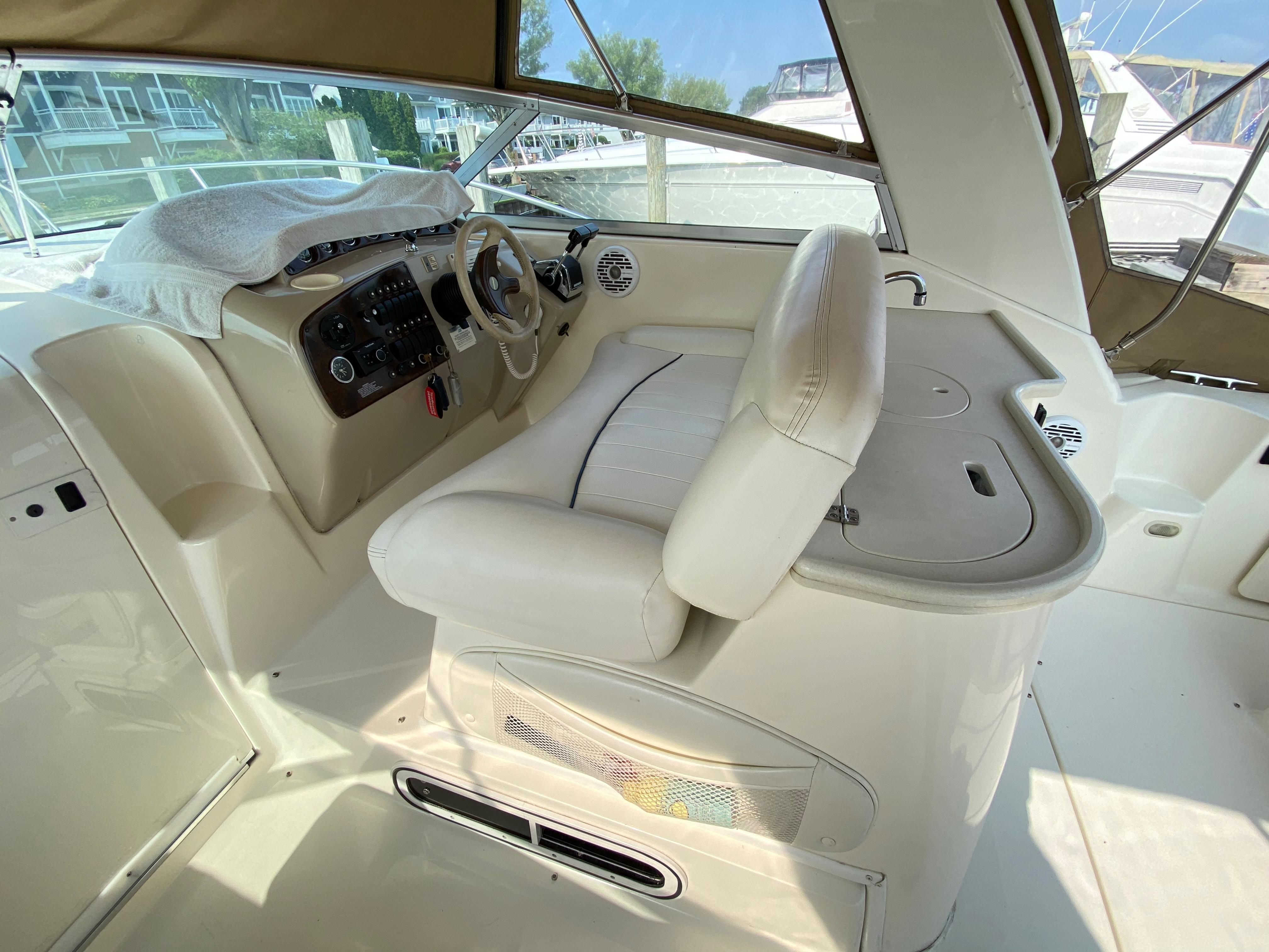 1998 Rinker 33 Fiesta Vee Cruiser for sale - YachtWorld