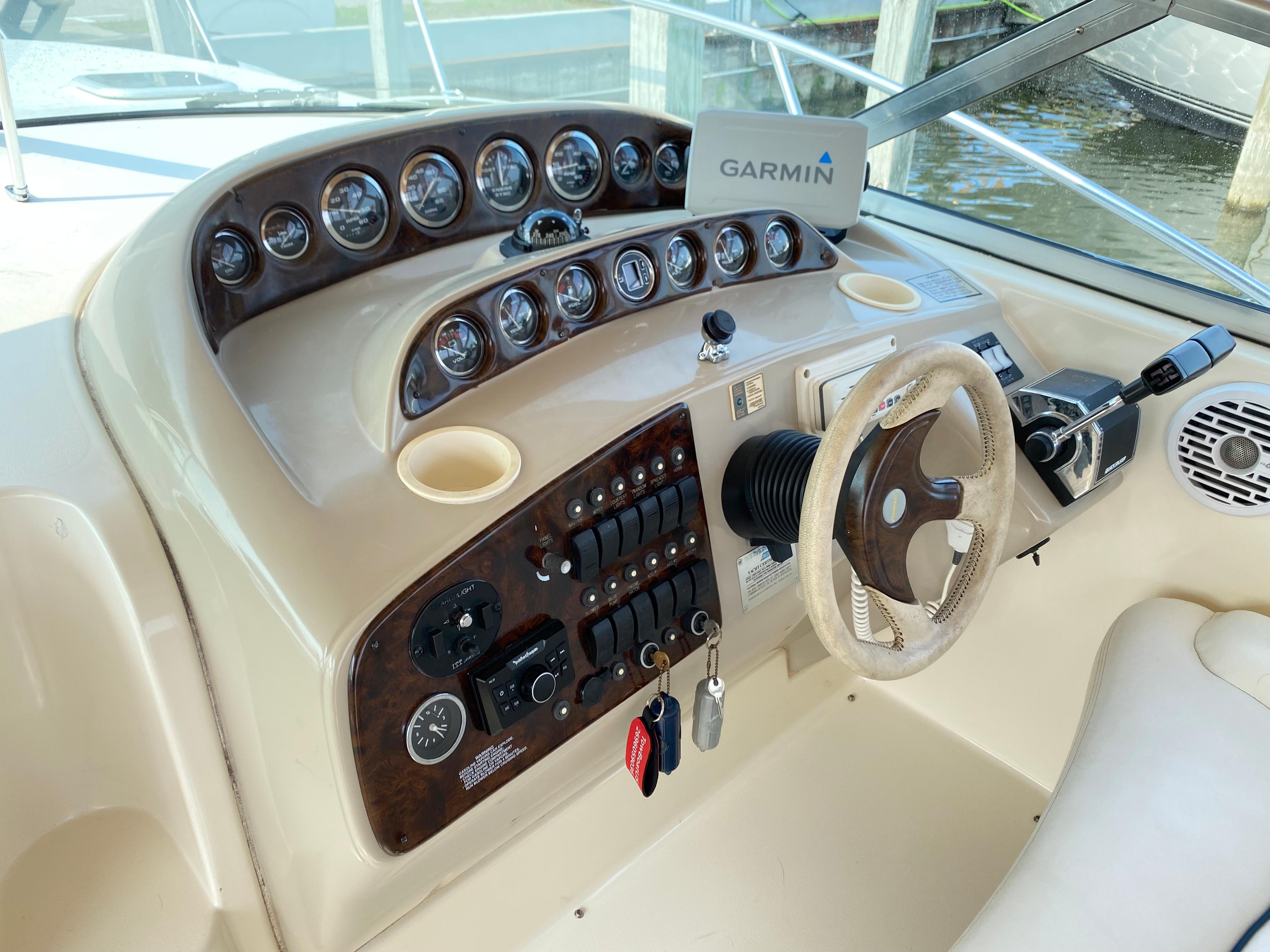 1998 Rinker 33 Fiesta Vee Cruiser for sale - YachtWorld