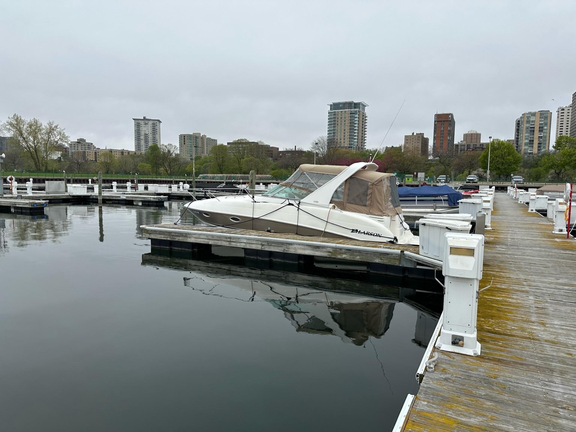 2006 Larson CABRIO Express Cruiser for sale - YachtWorld