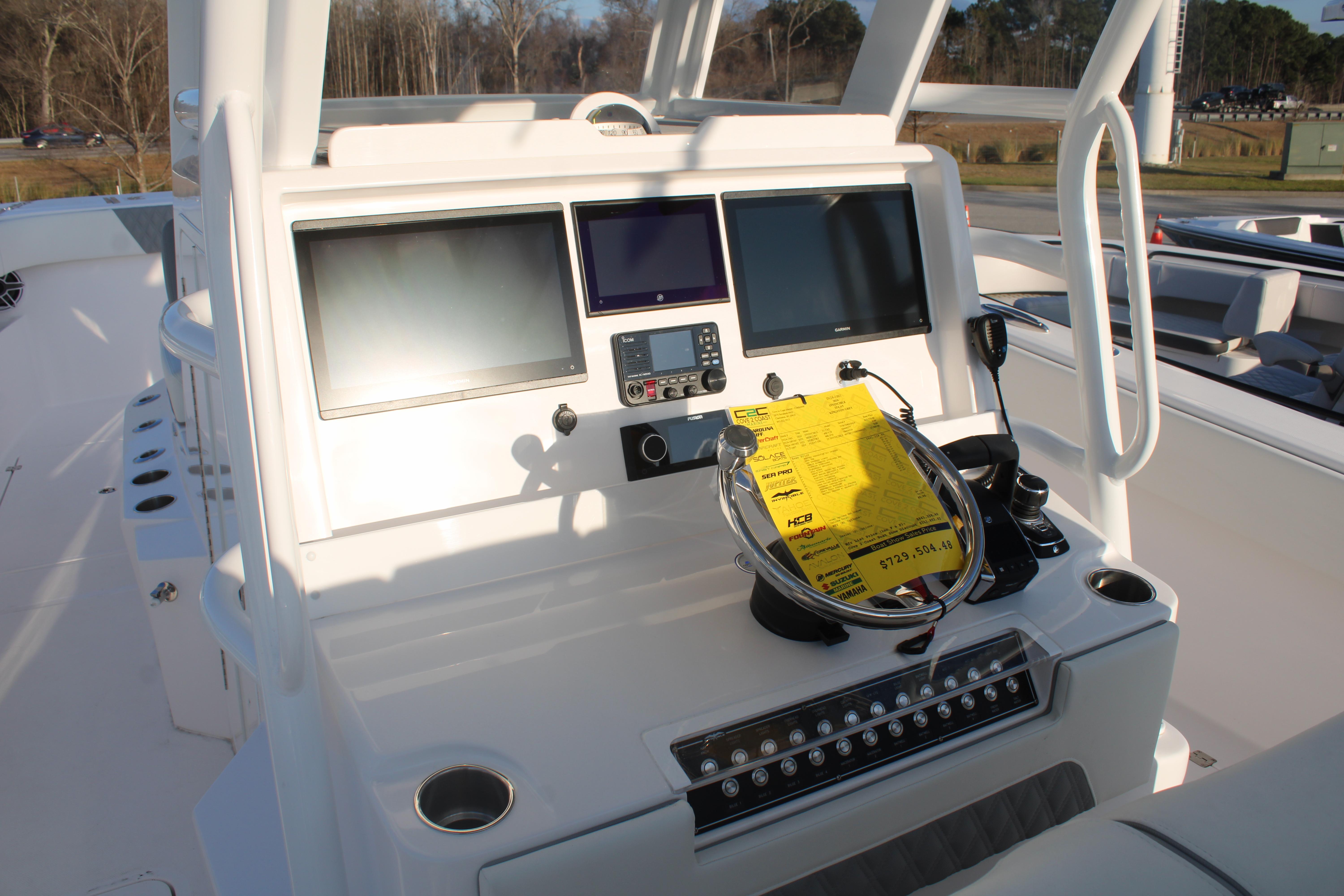 2024 Invincible 33' Catamaran Center Console for sale - YachtWorld