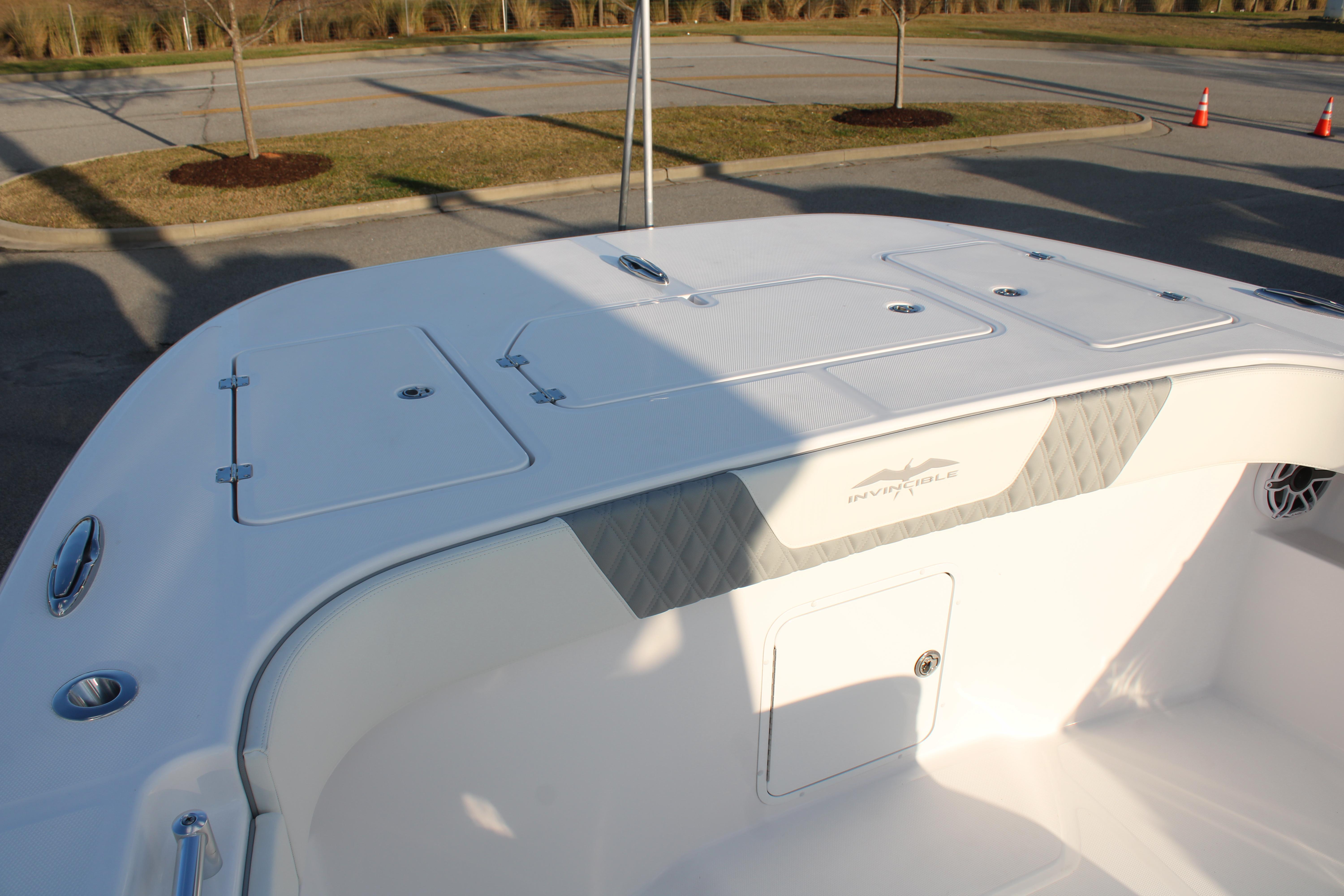 2024 Invincible 33' Catamaran Center Console for sale - YachtWorld
