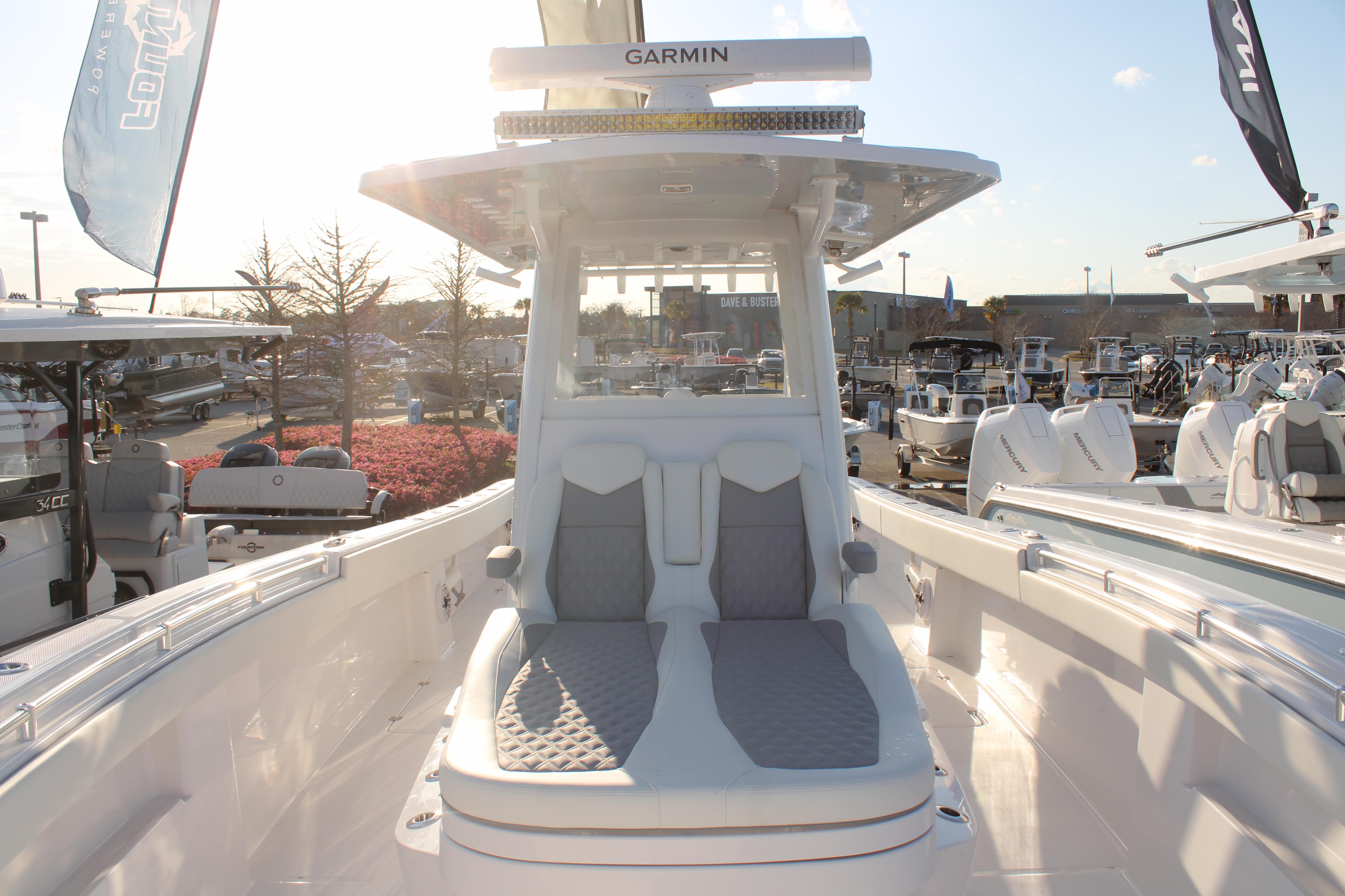 2024 Invincible 33' Catamaran Center Console for sale - YachtWorld
