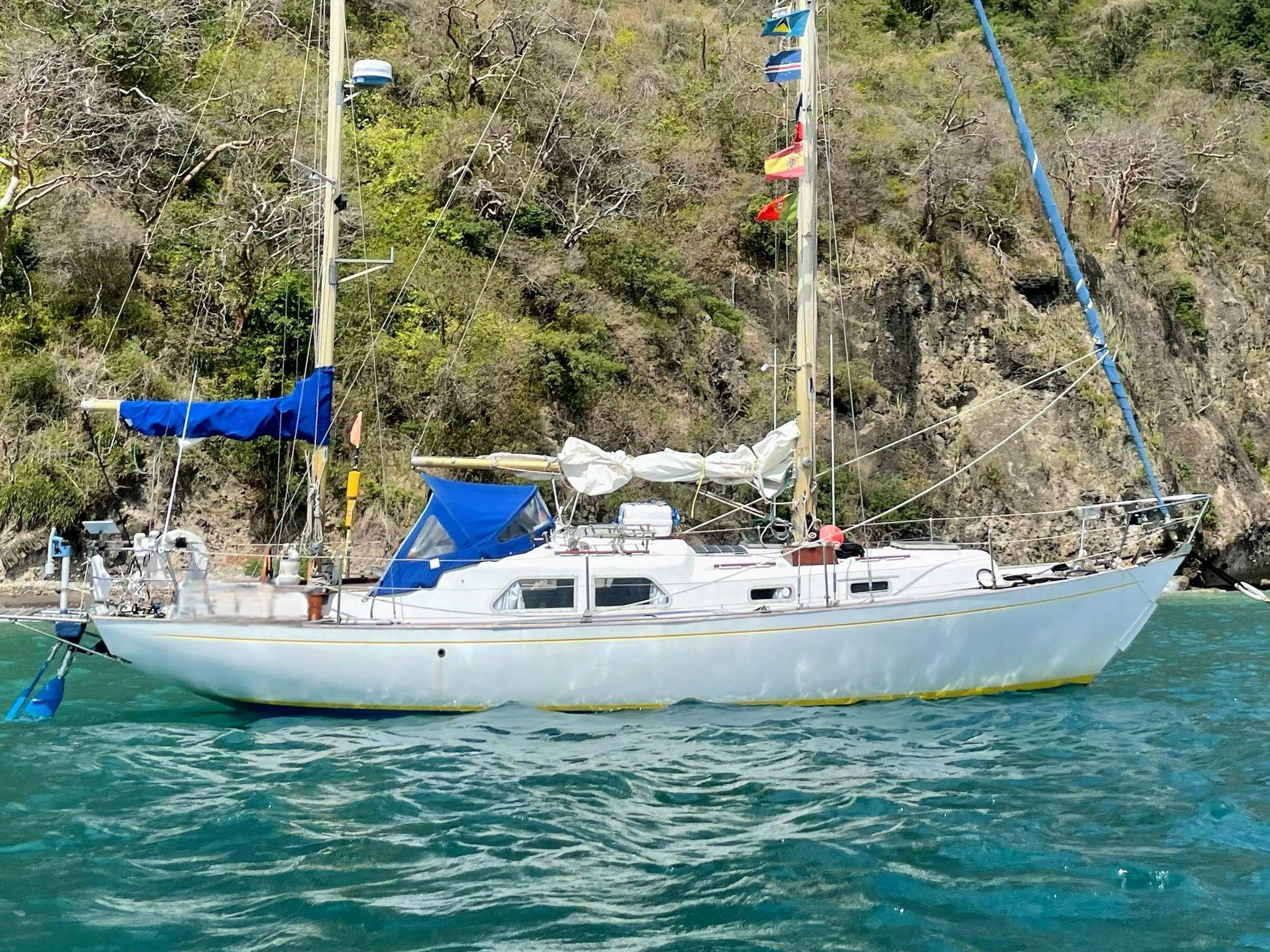 Tweedehands 1973 Super Sovereign 35 | YachtFocus