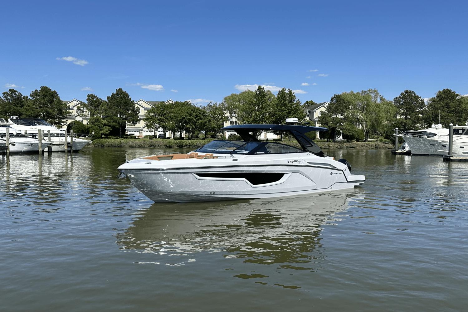 2024 Cruisers Yachts 34 GLS South Beach Outboard Runabout for sale ...