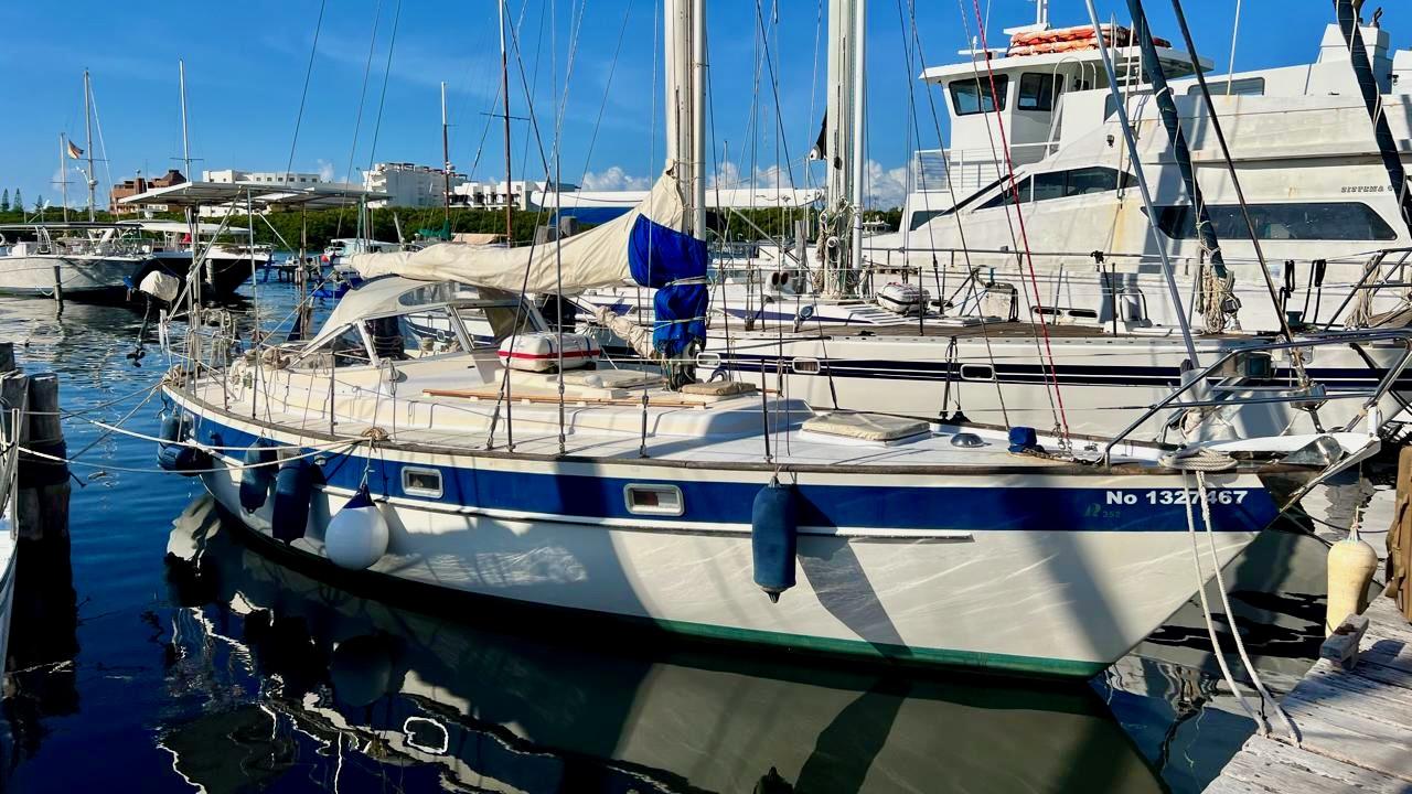 Hallberg-Rassy 352 11m 1990, Segelboote mit Center Cockpit | Boot24