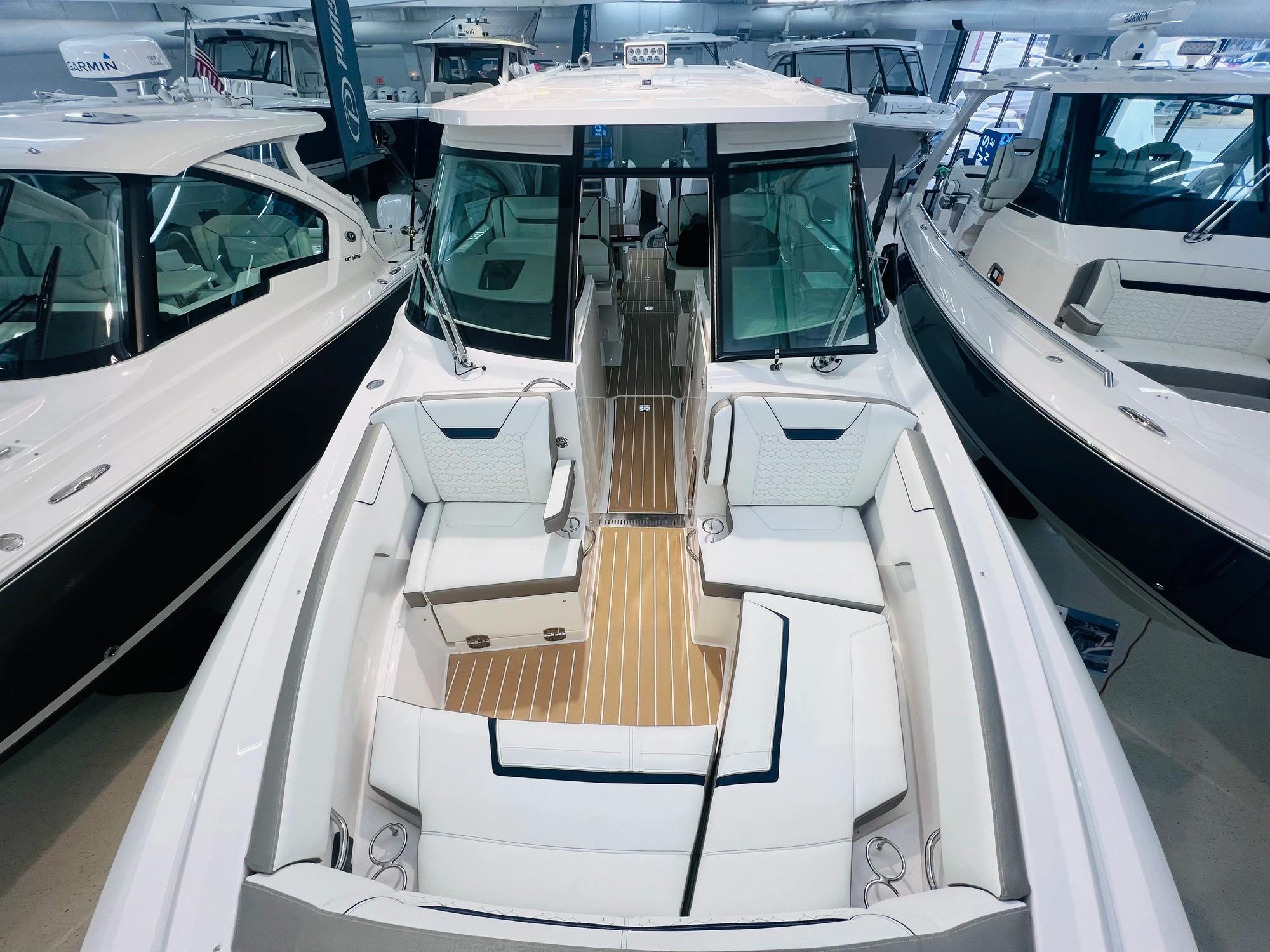 2024 Tiara Yachts 34 LX Motor Yachts for sale - YachtWorld