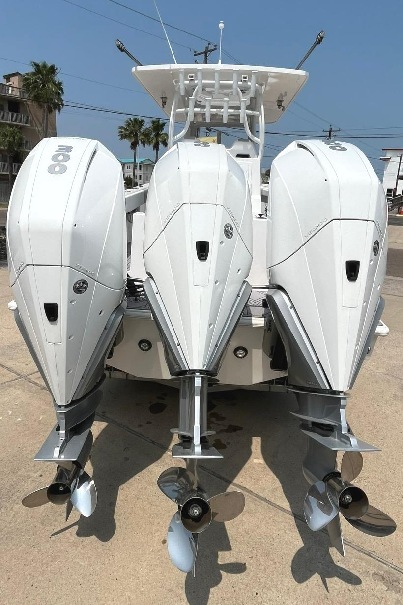 2024 Reef Runner 340 Center Console for sale - YachtWorld