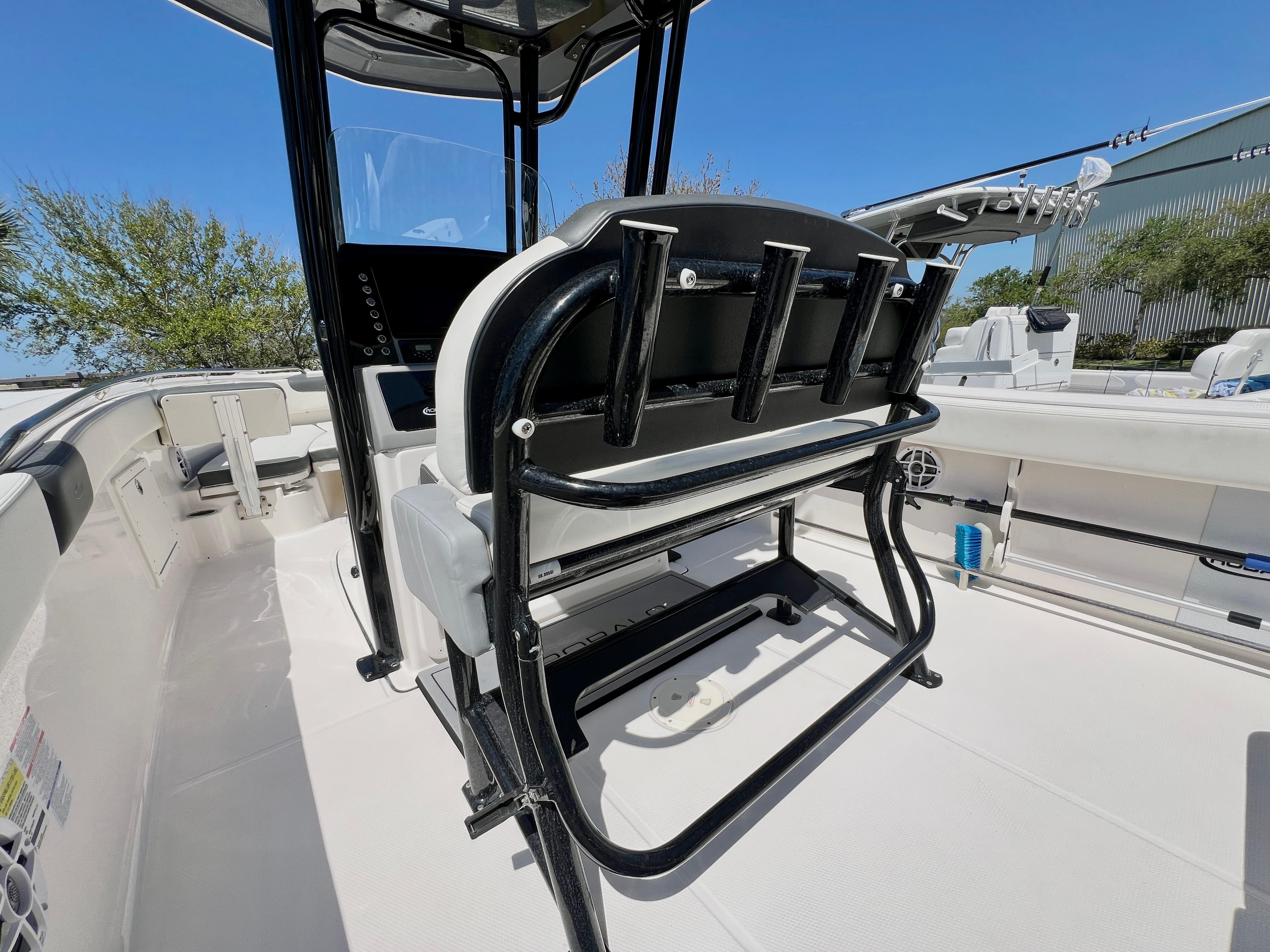 2022 Robalo R242 Explorer Center Console for sale - YachtWorld