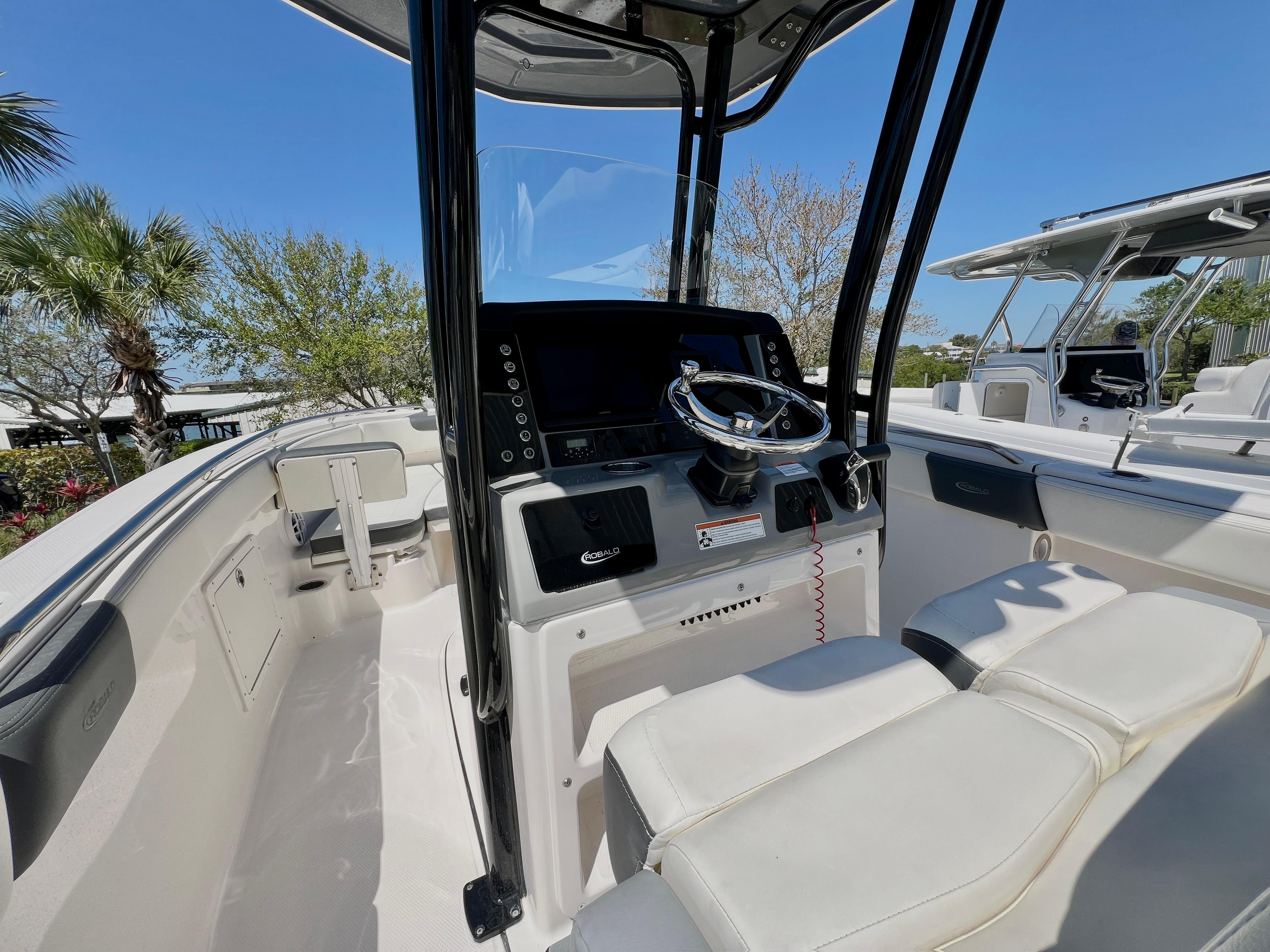2022 Robalo R242 Explorer Center Console for sale - YachtWorld