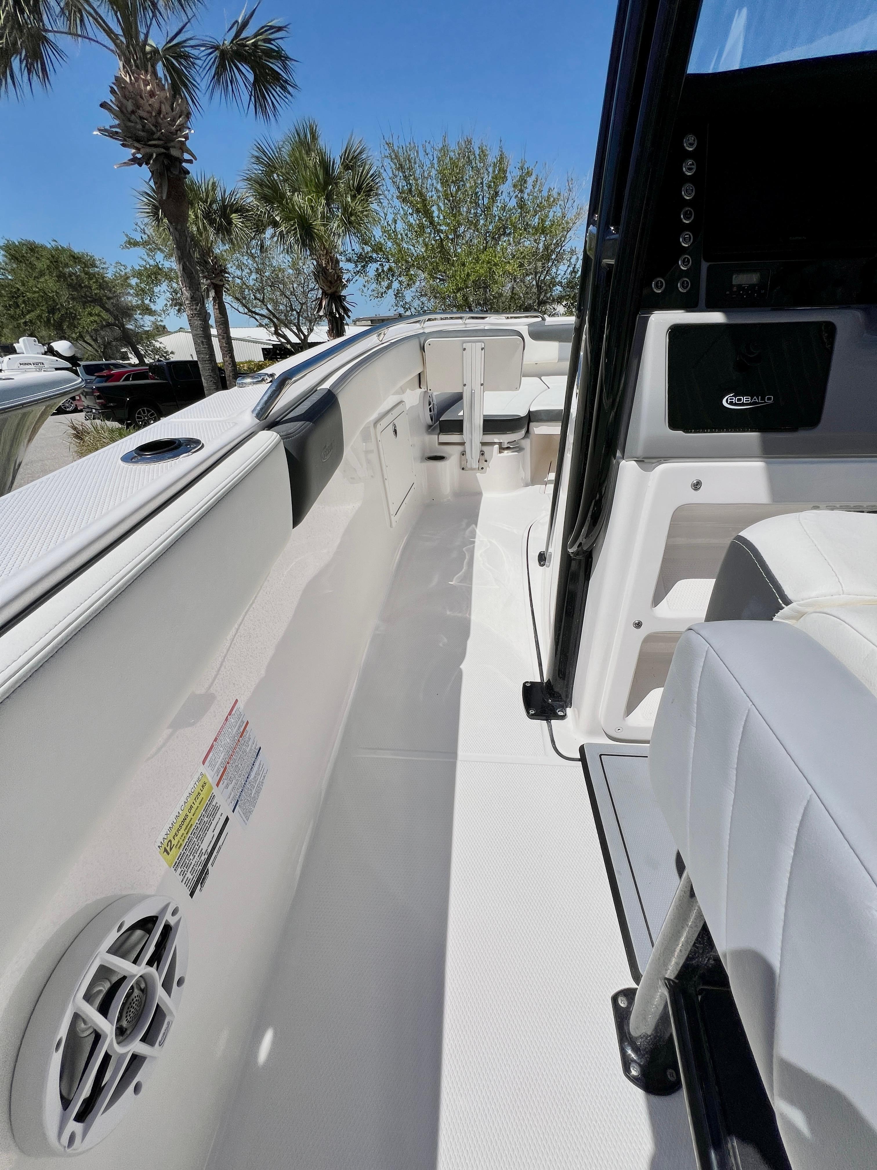 2022 Robalo R242 Explorer Center Console for sale - YachtWorld