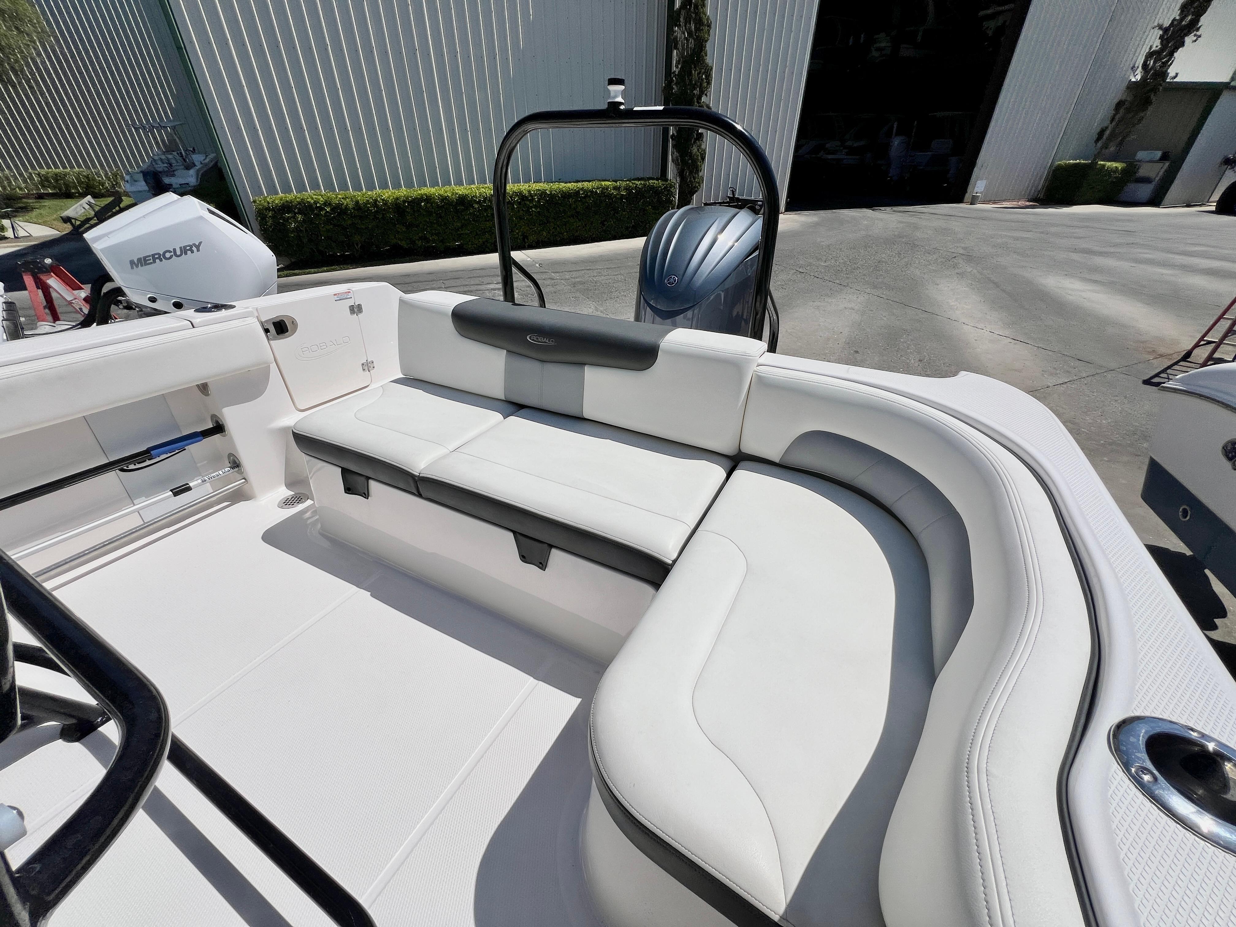 2022 Robalo R242 Explorer Center Console for sale - YachtWorld