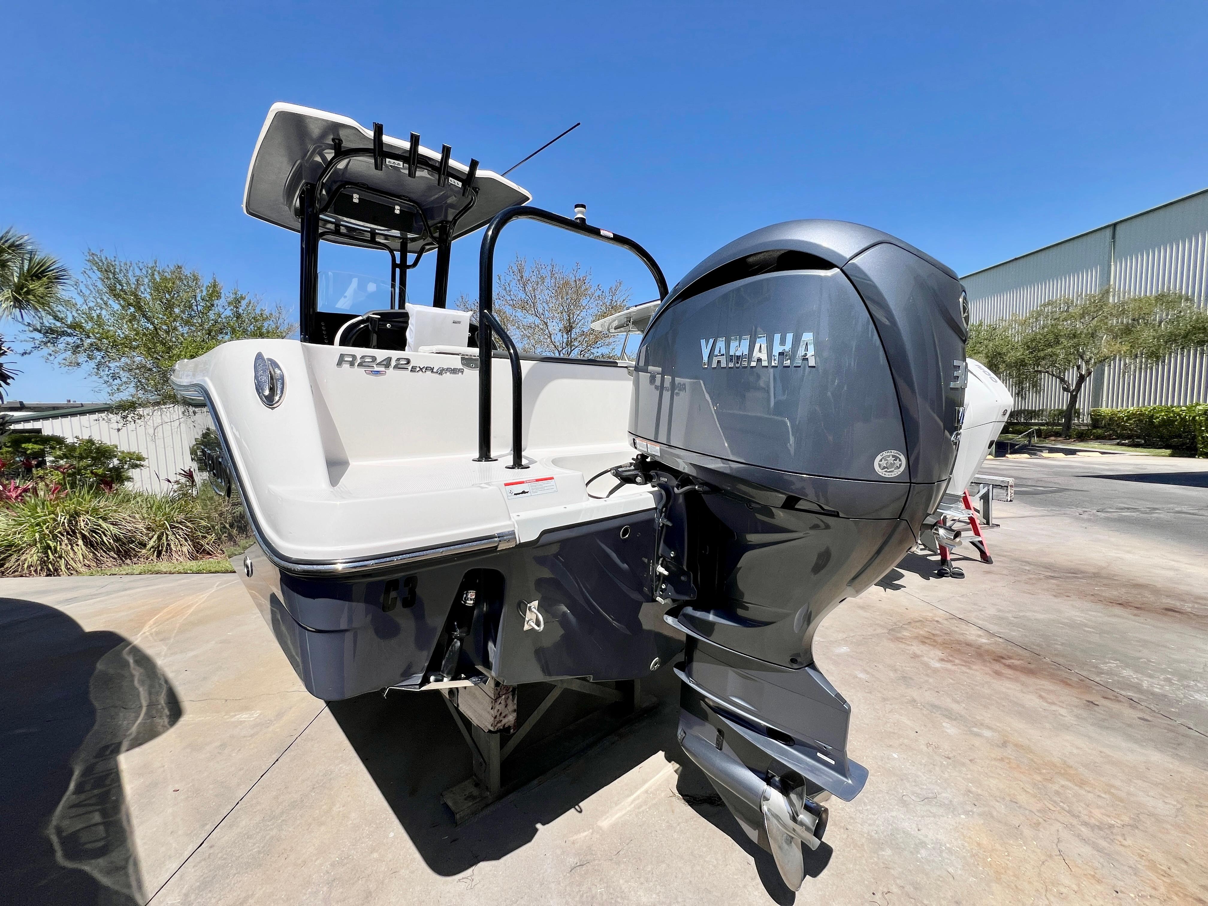 2022 Robalo R242 Explorer Center Console for sale - YachtWorld