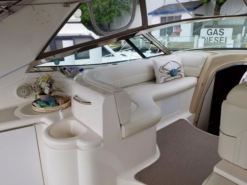 1998 Cruisers Yachts 4270 Express - Weber Yachts