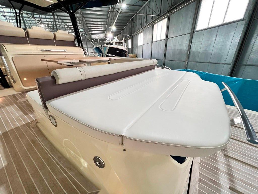 2021 Invictus Invictus 370 GT Express Cruiser for sale - YachtWorld