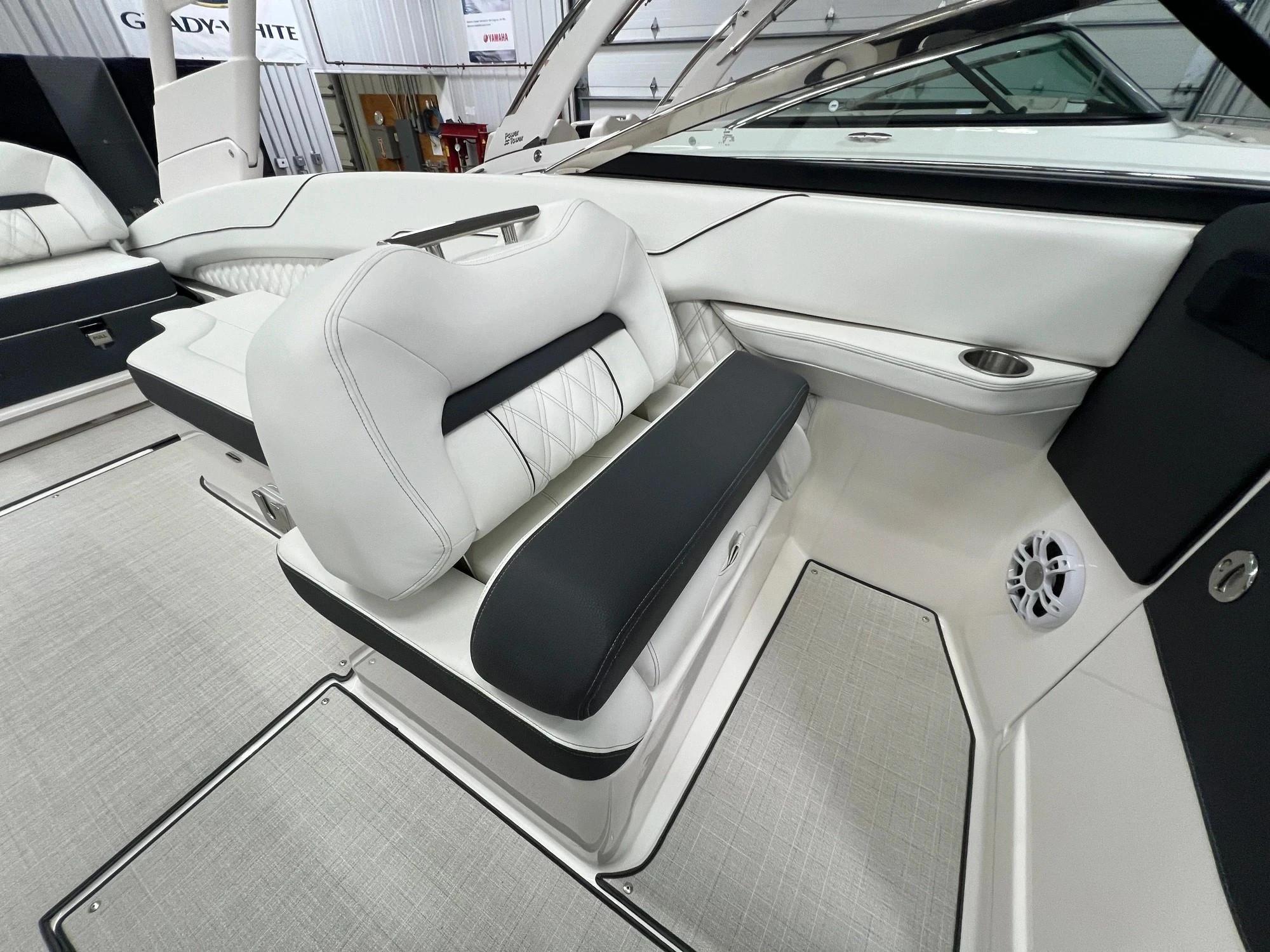 2024 Regal LX6 Bowrider à vendre - YachtWorld