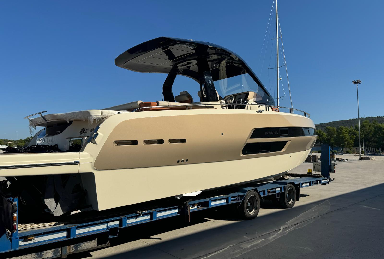 2024 Invictus GT370 Motor Yacht for sale - YachtWorld