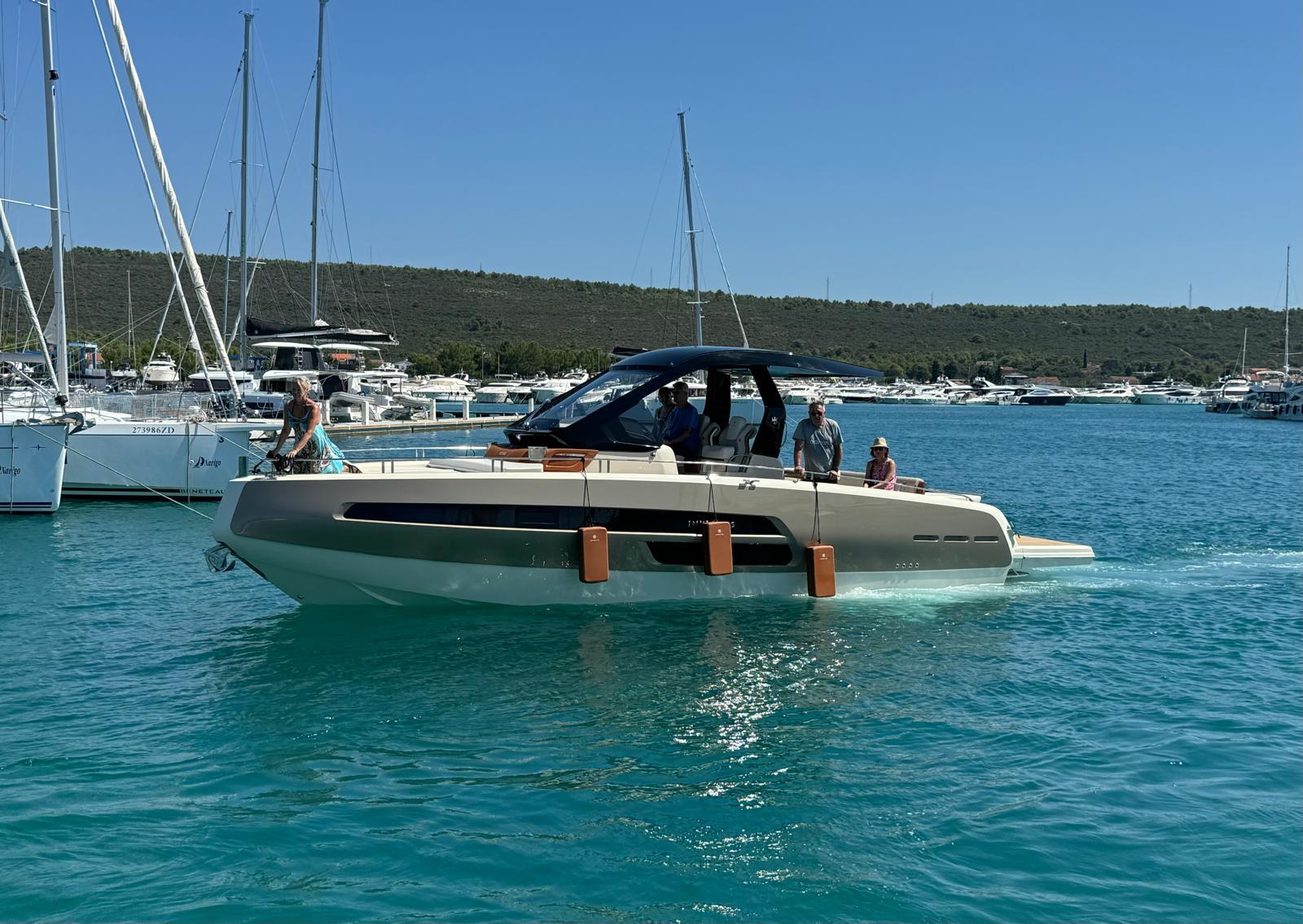 Invictus GT370 11m 2024, Jachty motorowe| Lodzie24