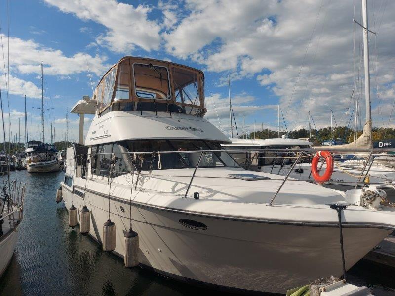 1993 Carver 390 Cockpit Motoryacht Moottorijahdit myytävät - YachtWorld