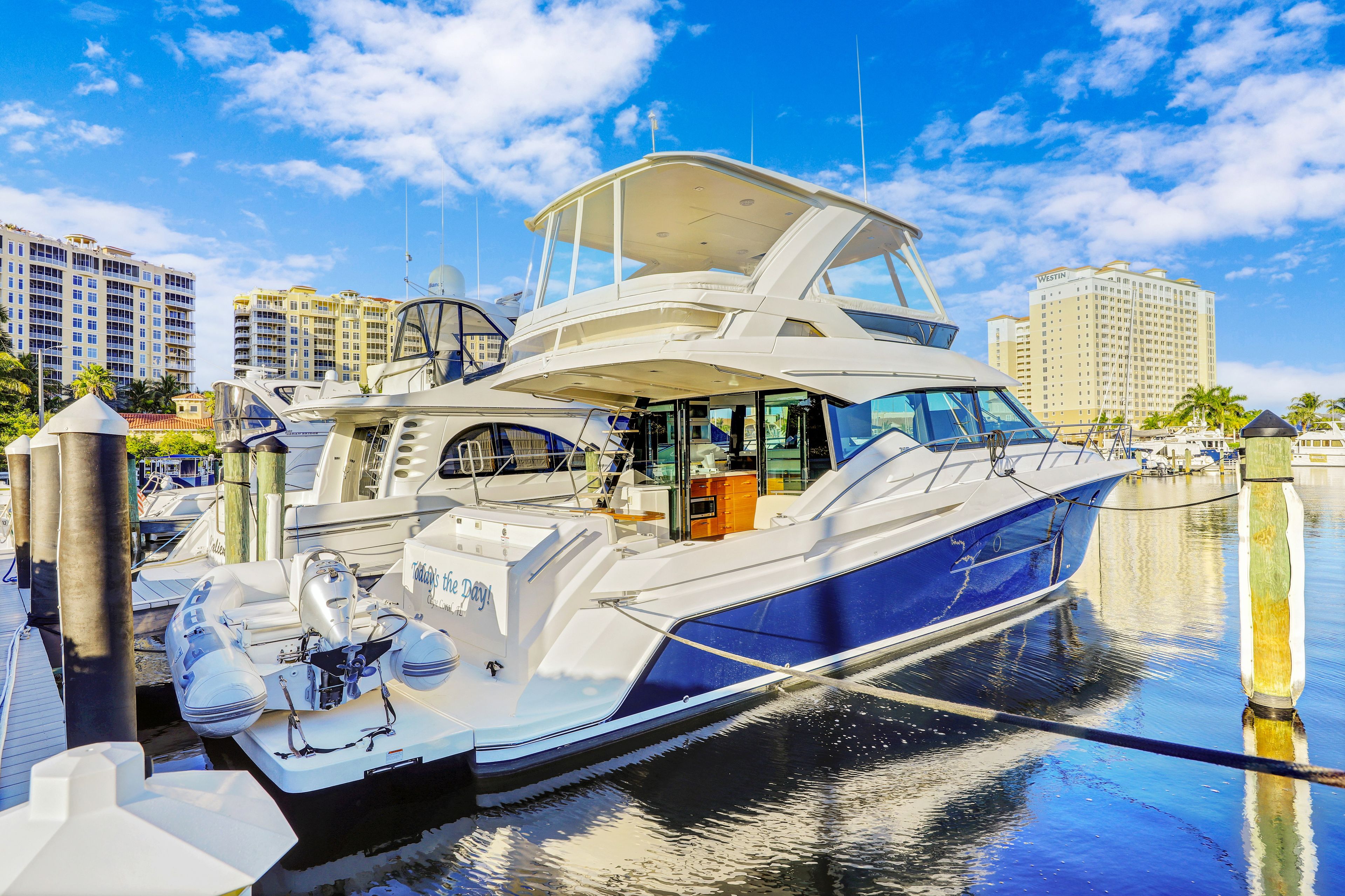 2018 Tiara Yachts 53 Flybridge - Weber Yachts