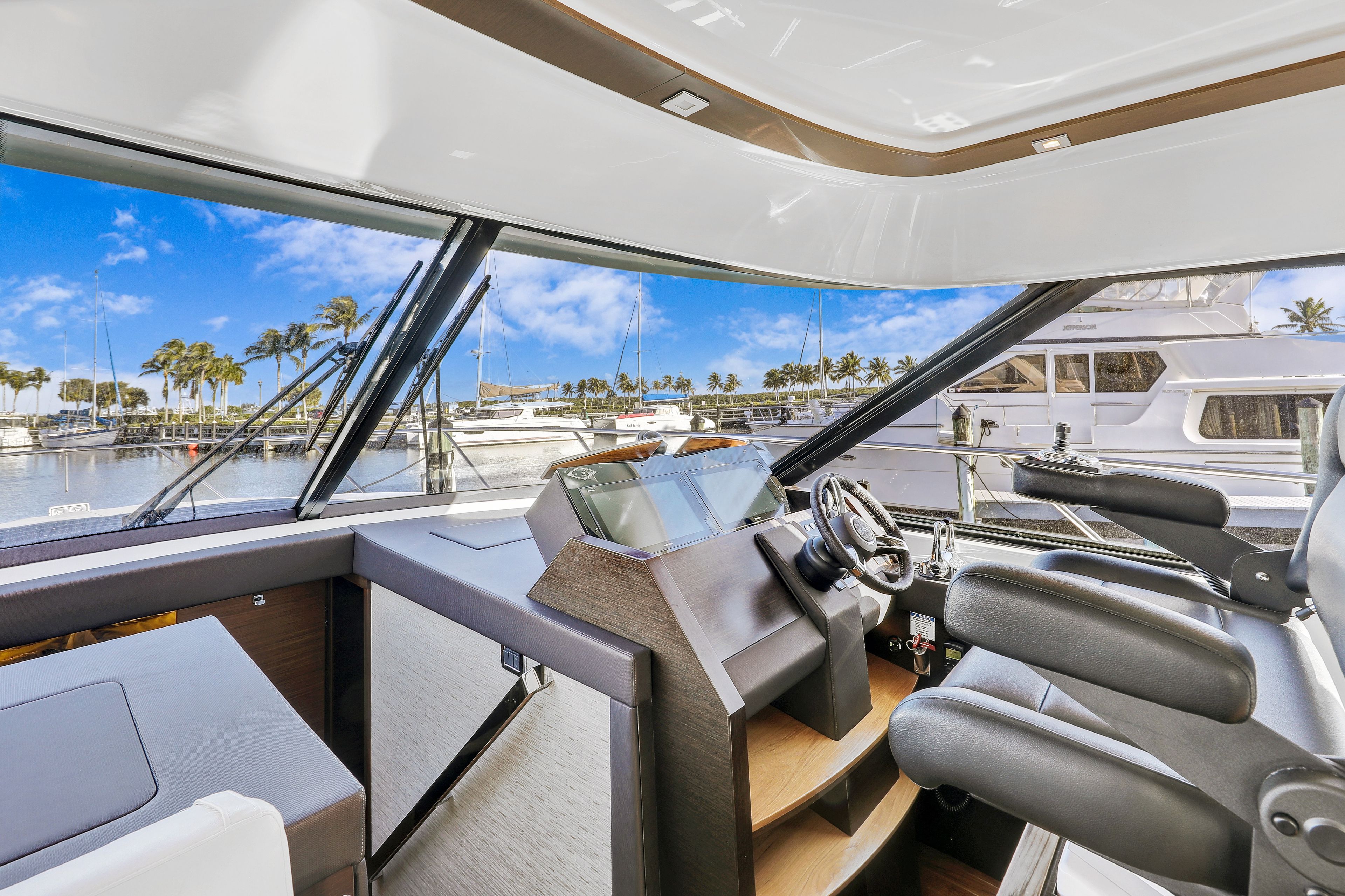 2018 Tiara Yachts 53 Flybridge - Weber Yachts