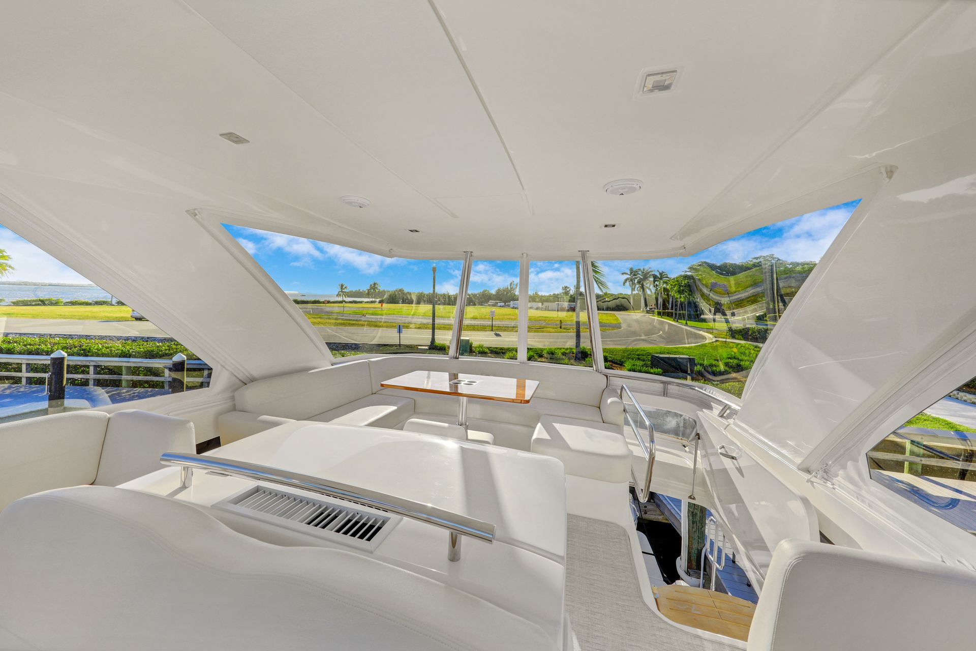 2018 Tiara Yachts 53 Flybridge - Weber Yachts