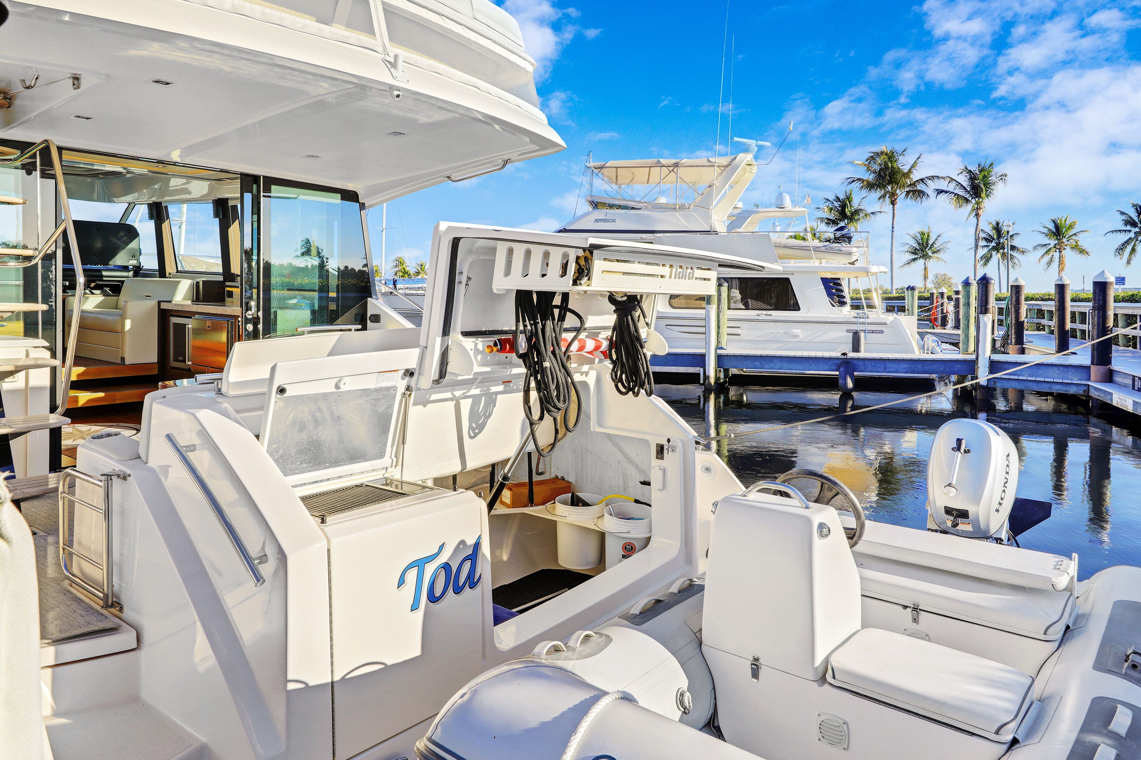 2018 Tiara Yachts 53 Flybridge - Weber Yachts