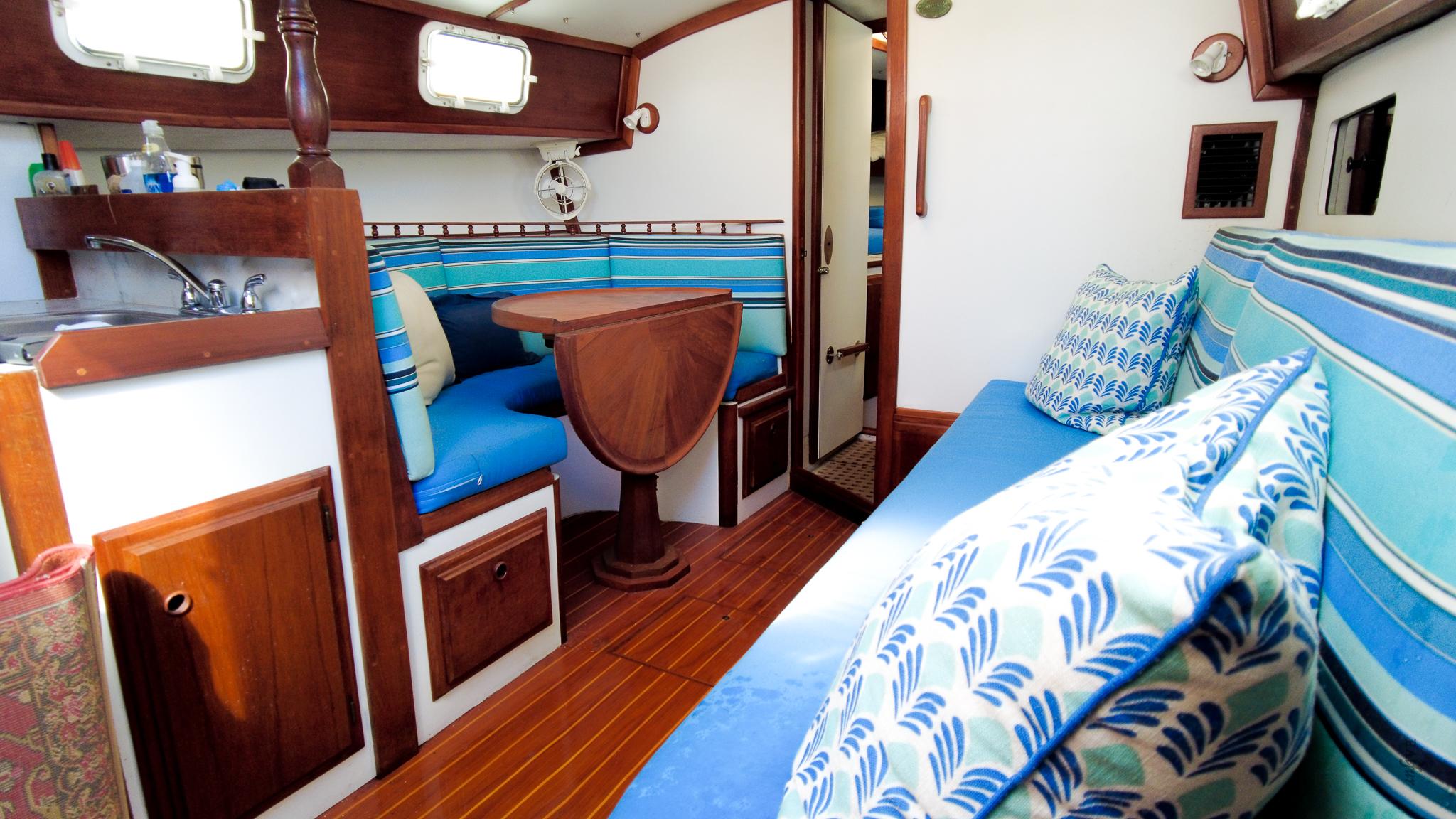 1977 Freedom 40 Center Cockpit Voiliers cockpit central à vendre ...