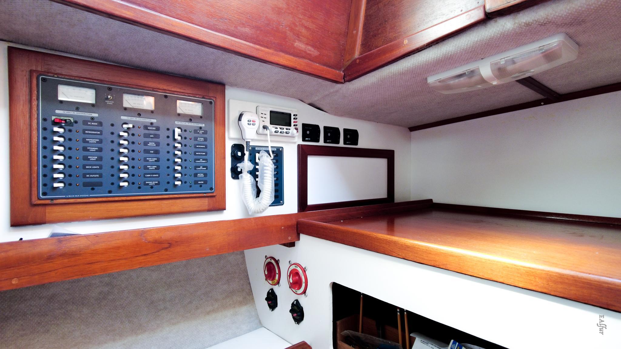 1977 Freedom 40 Center Cockpit Voiliers cockpit central à vendre ...