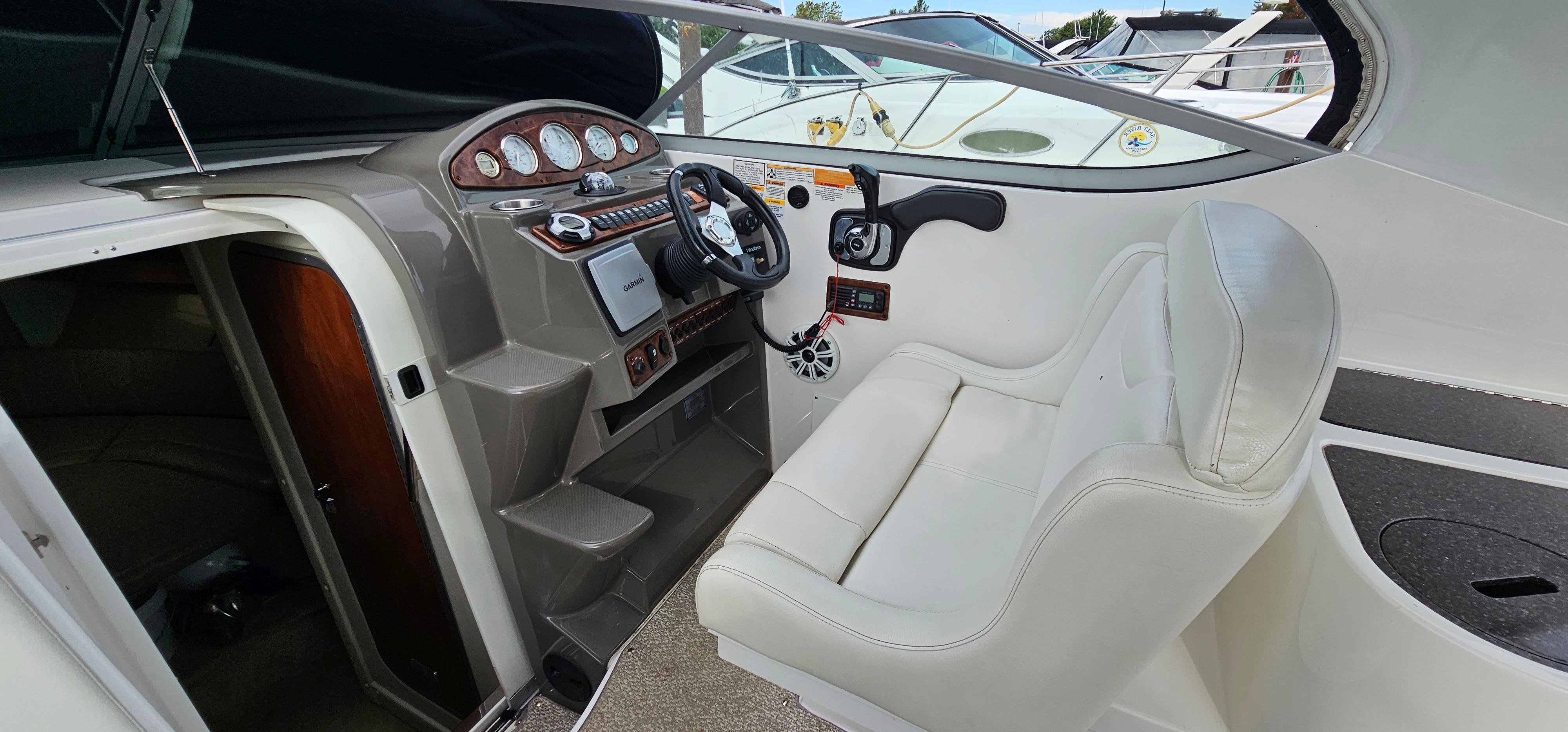 2013 Rinker 290 Express Cruiser Cruiser for sale - YachtWorld