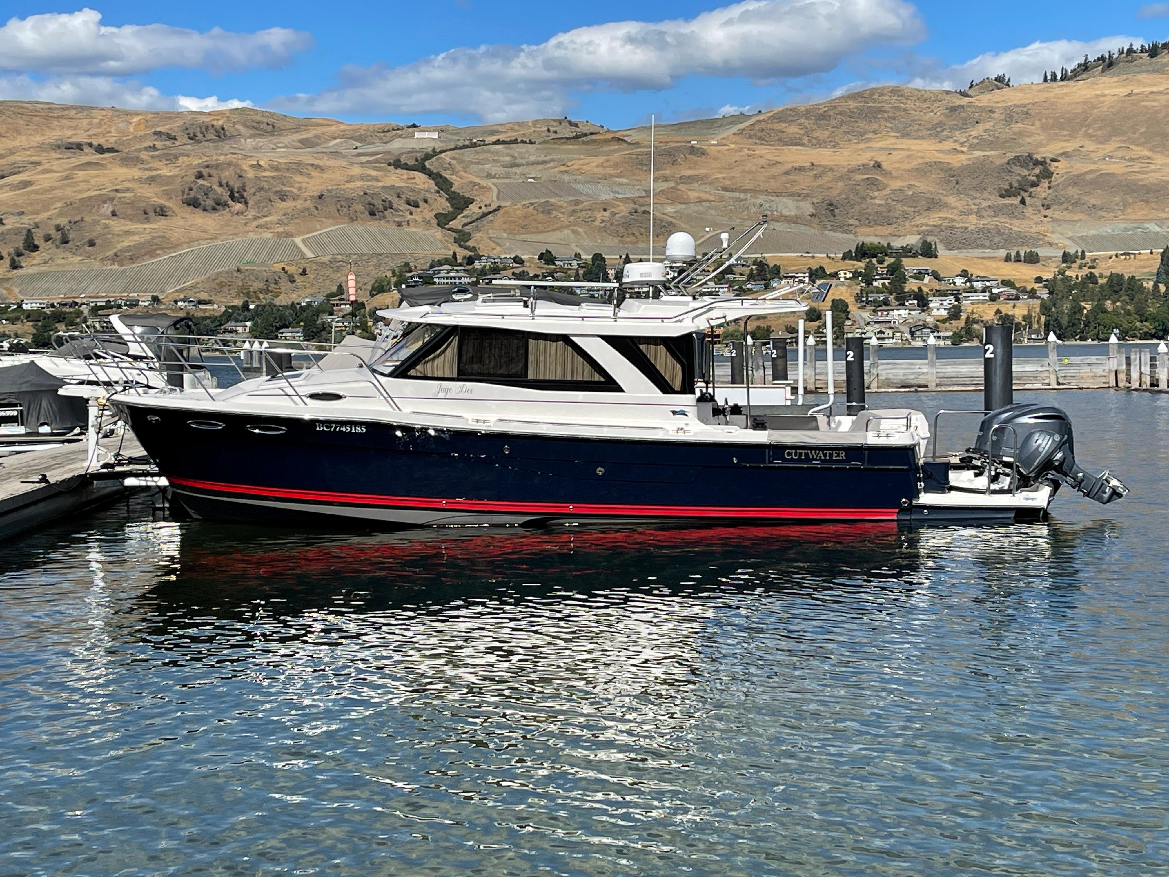 2021 Cutwater 32 Coupe Kajütboot (Motor) Kaufen - YachtWorld