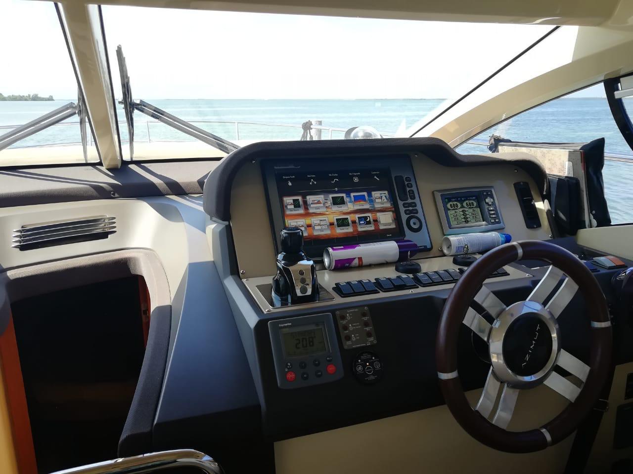 2013 Azimut 40 Flybridge Flybridge for sale - YachtWorld