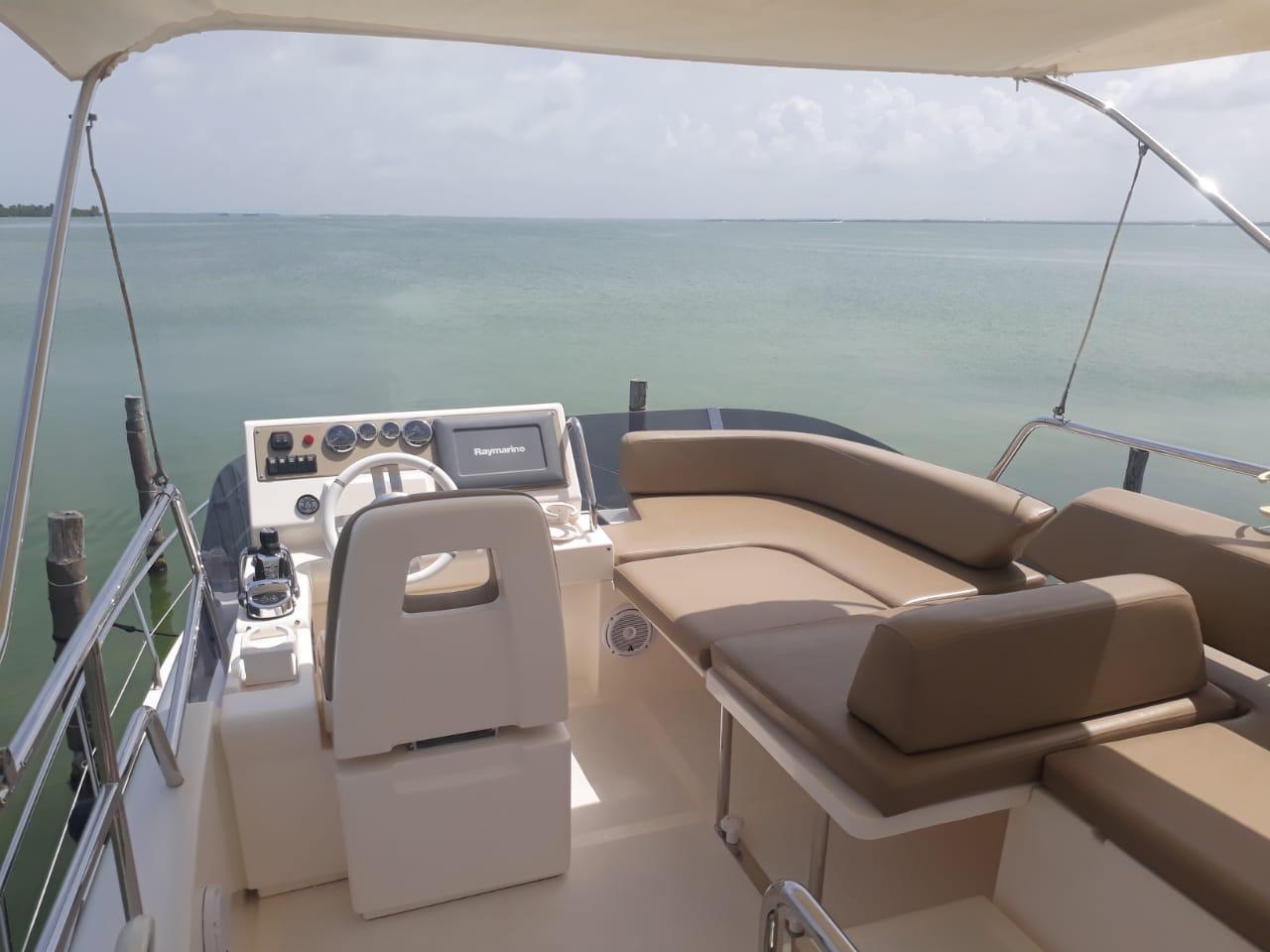 2013 Azimut 40 Flybridge Flybridge for sale - YachtWorld