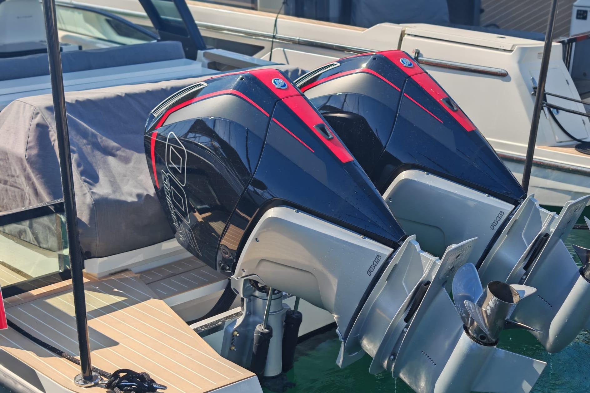 2025 Saxdor 320 GTO 2x300 Mercury V8 300 Racing Barcos con cabina en ...