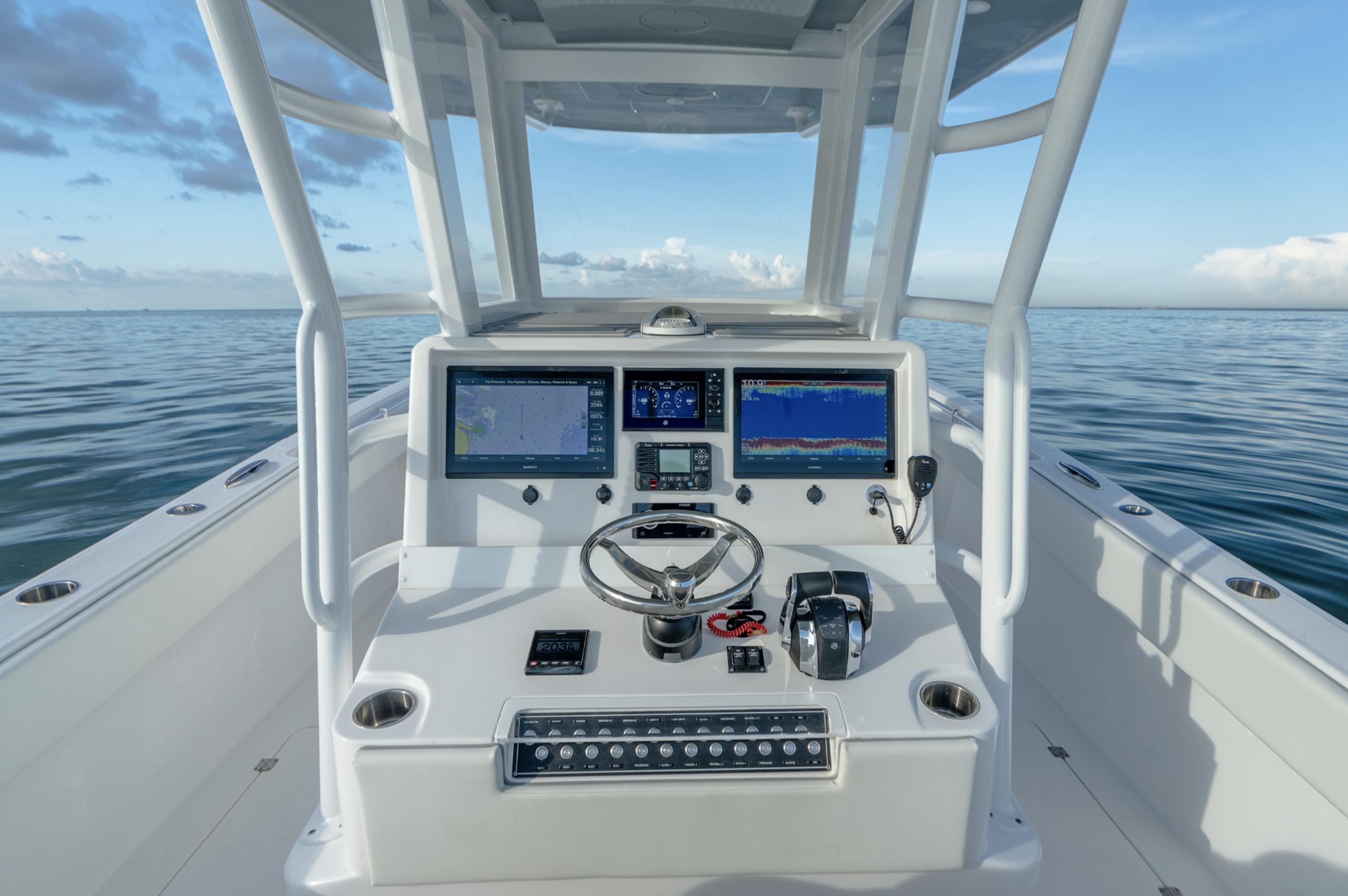 2024 Invincible 33 Catamaran Center Console for sale - YachtWorld