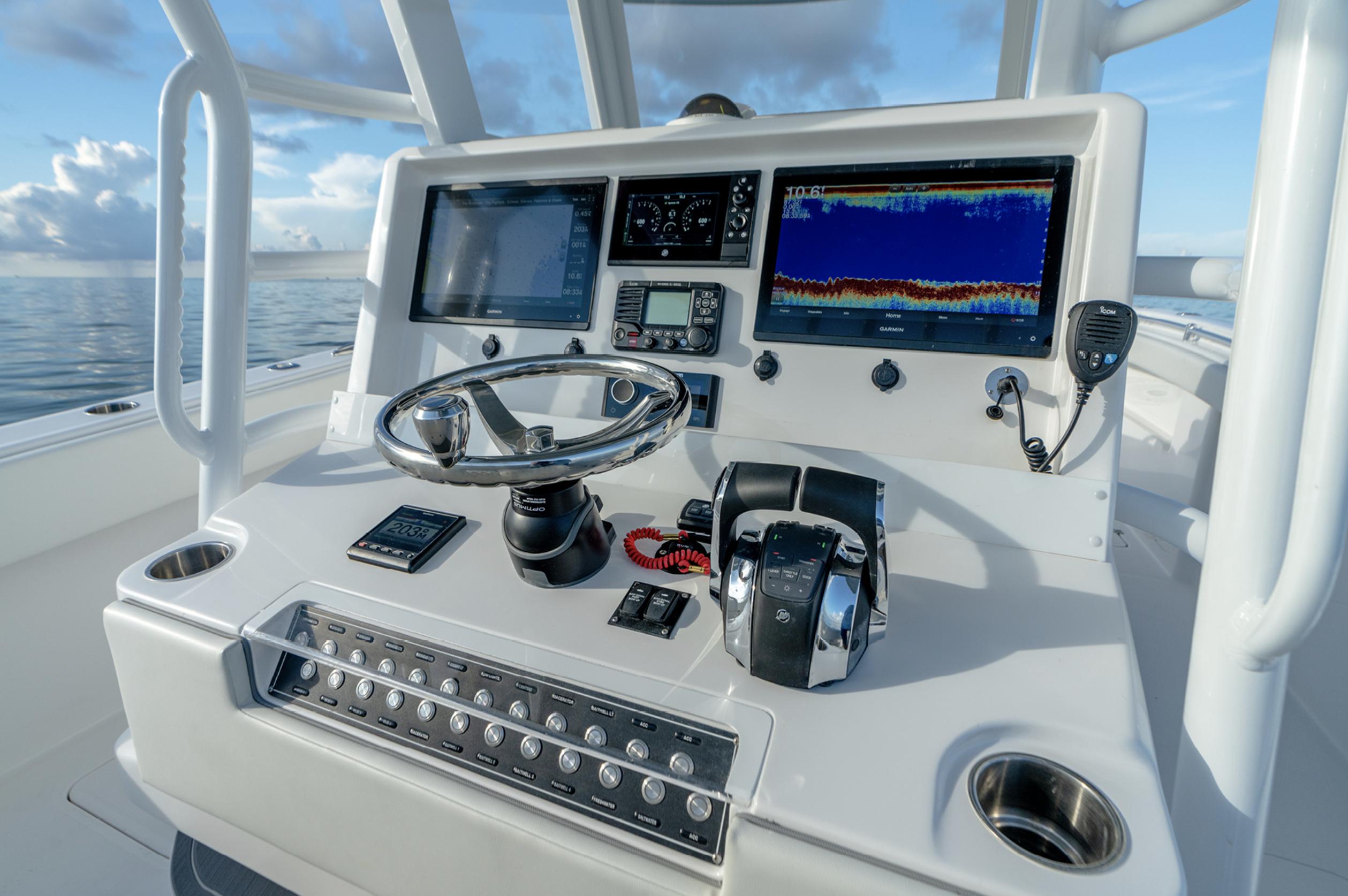 2024 Invincible 33 Catamaran Center Console for sale - YachtWorld