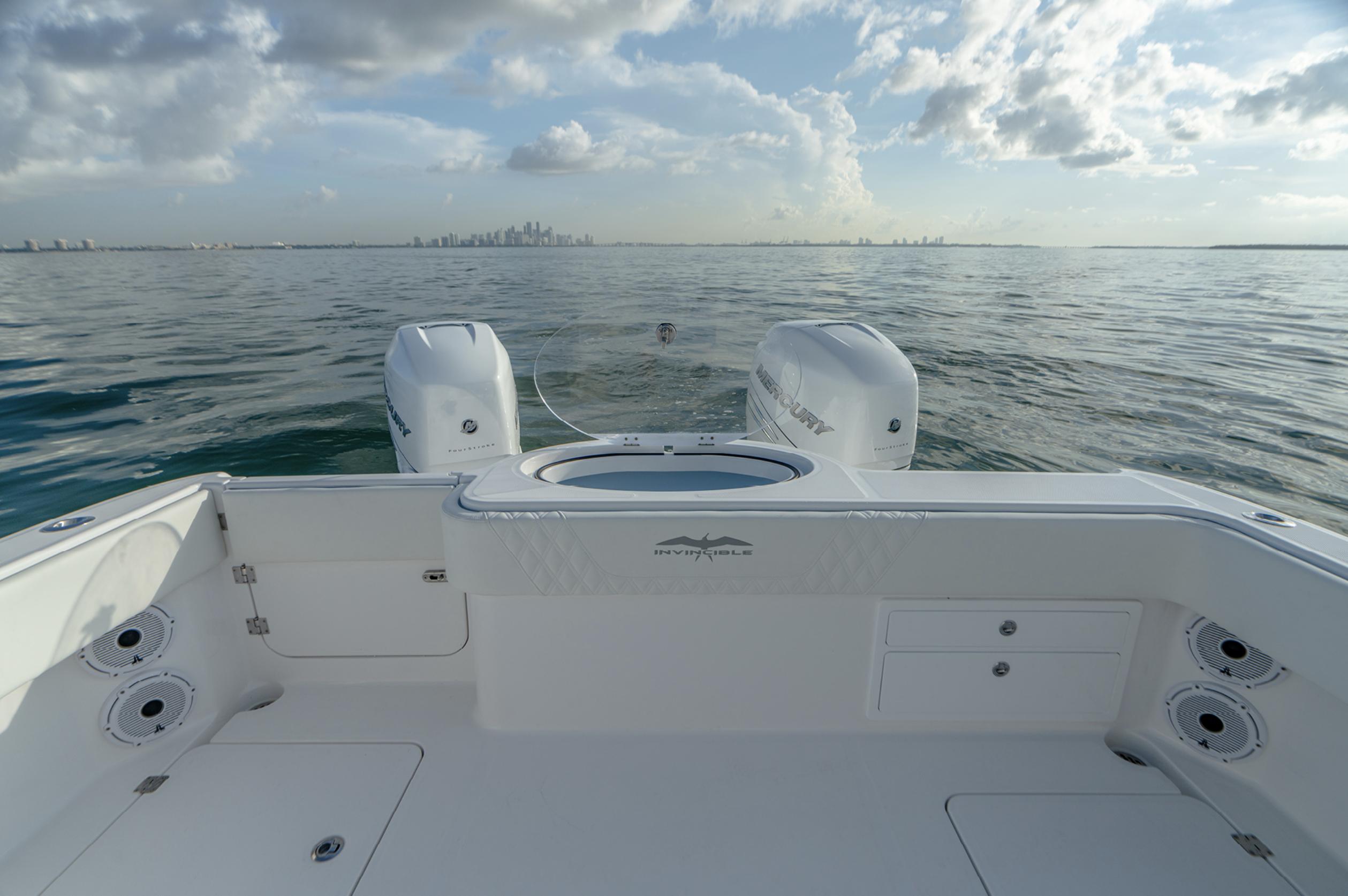 2024 Invincible 33 Catamaran Center Console for sale - YachtWorld