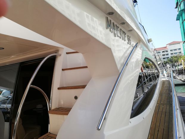 2011 Majesty 56 Flybridge for sale - YachtWorld