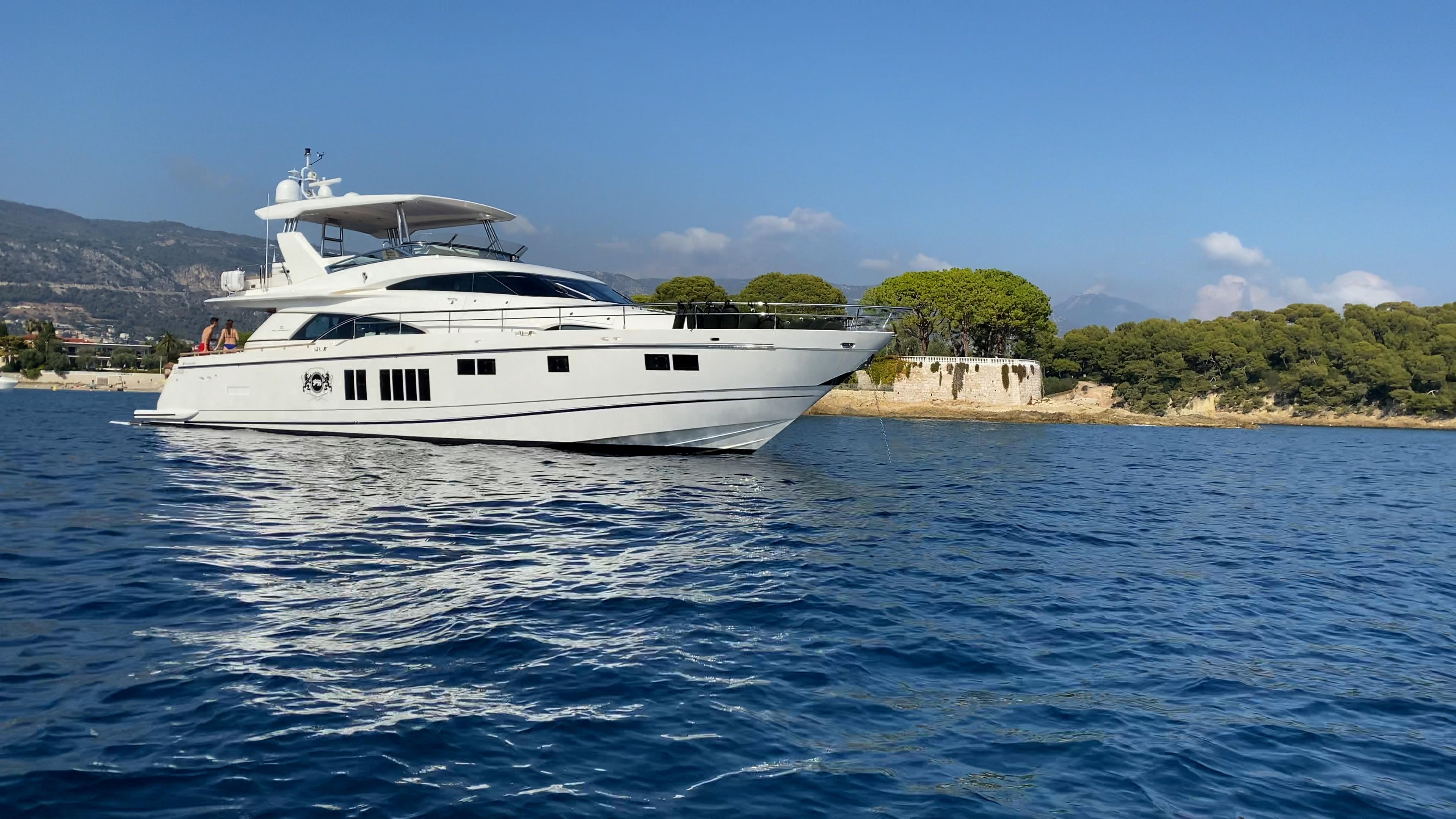 2014 Flybridge Fairline for sale - YachtWorld