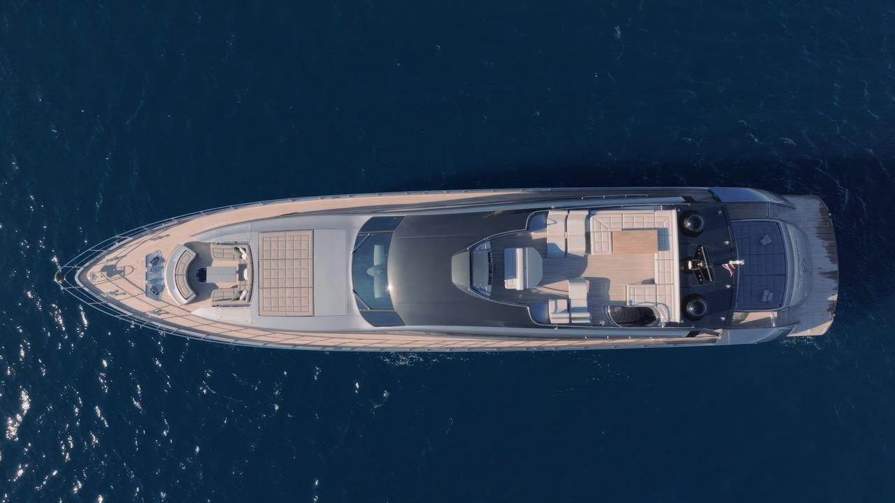 Aldebaran III Motor Yachts Pershing for sale - YachtWorld