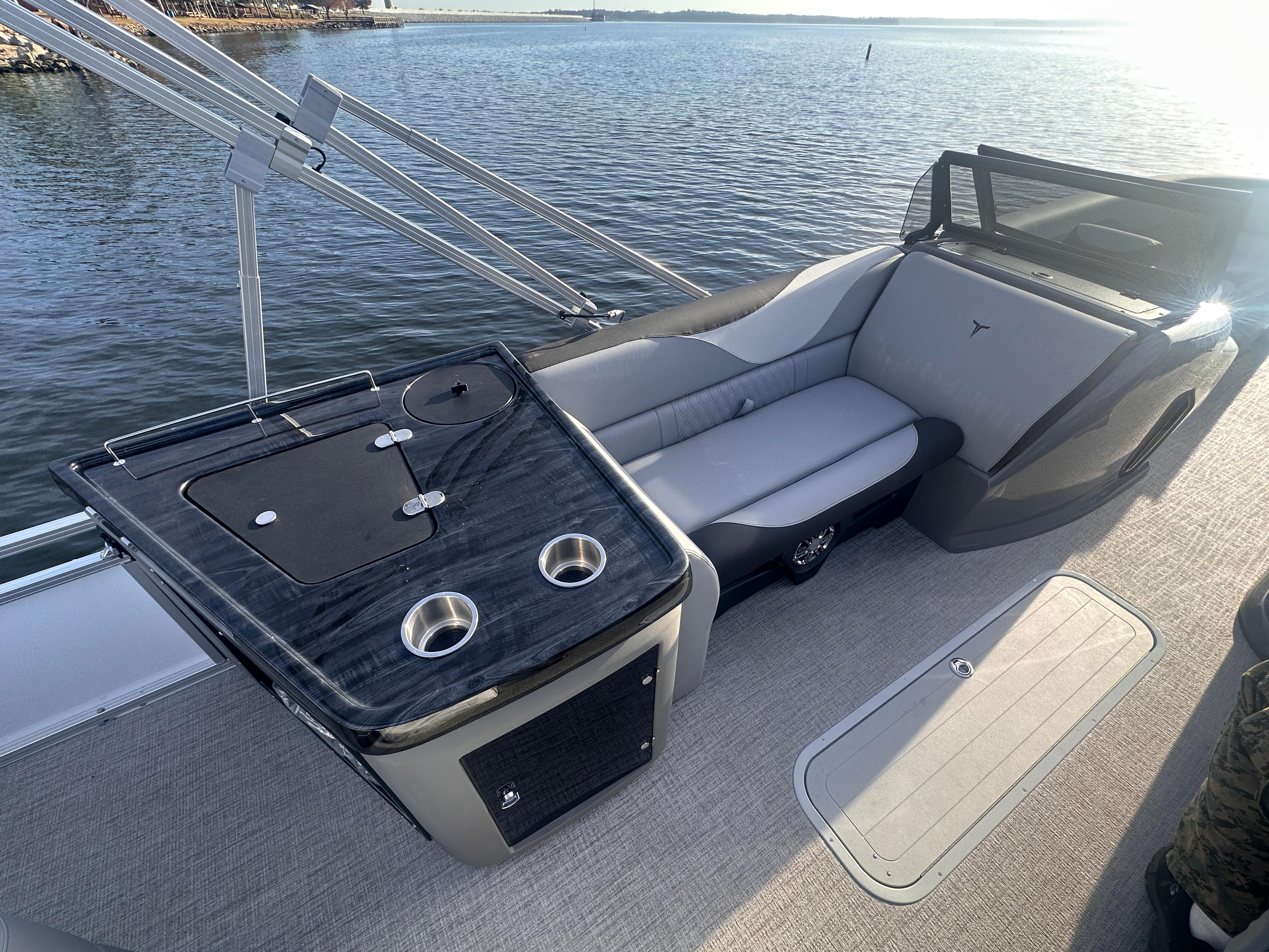 2025 Tahoe Pontoon LTZ Elite Windshield Pontoon for sale - YachtWorld