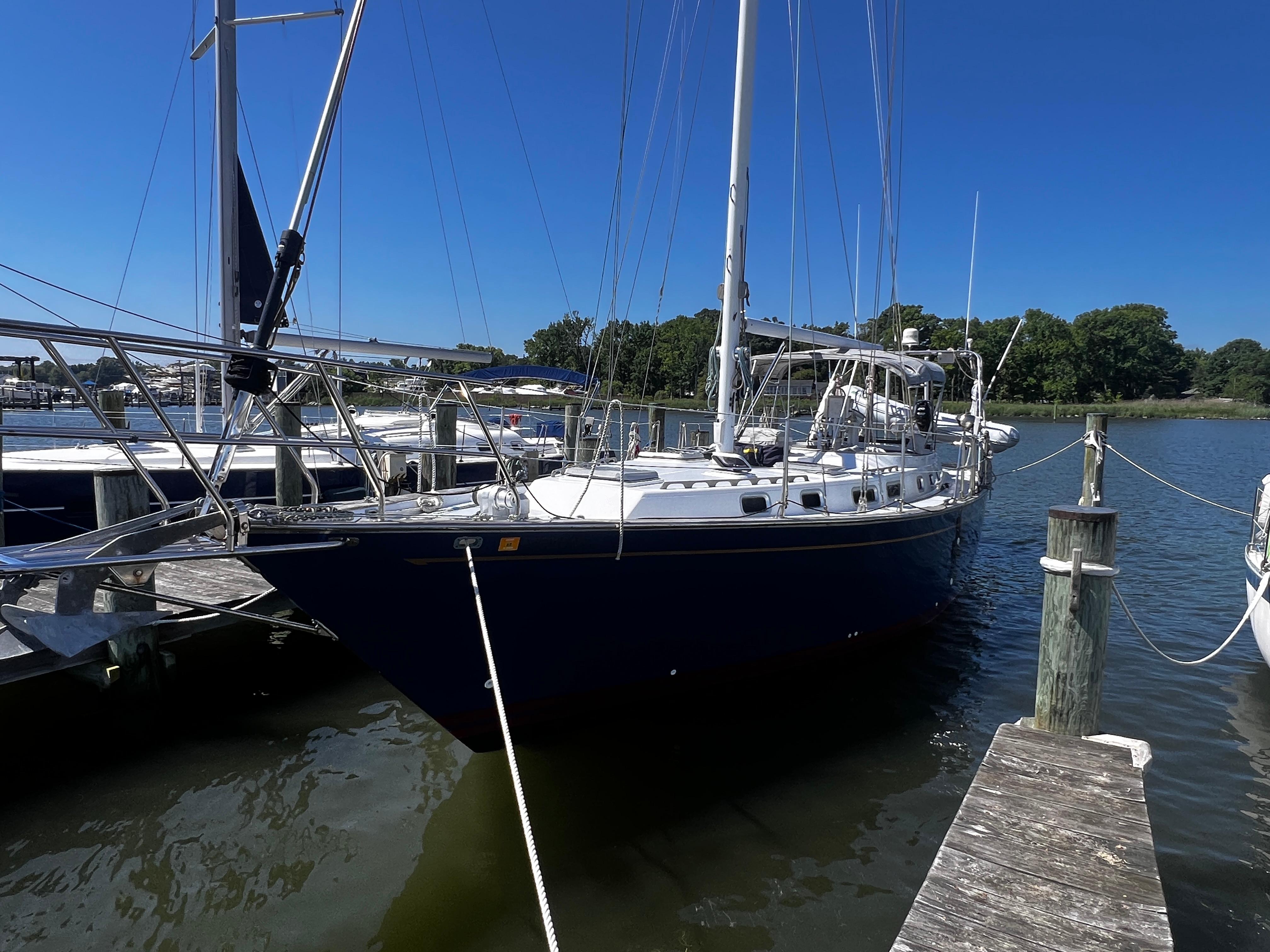 Occasion 1985 Endeavour 42 Center Cockpit - Maryland | TopBoats