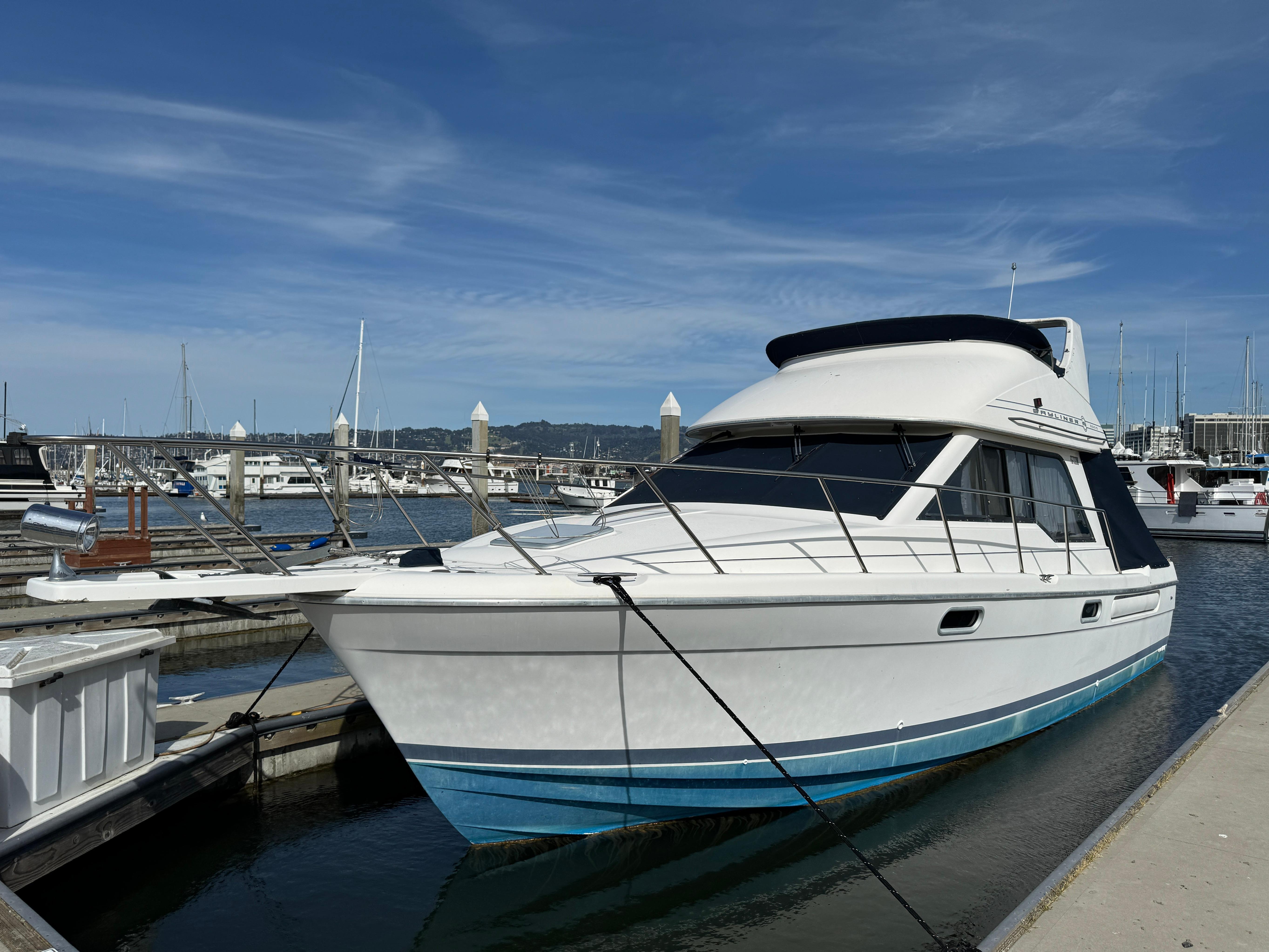 1998 Bayliner 3388 Command Bridge Motoryacht Cruiser for sale - YachtWorld