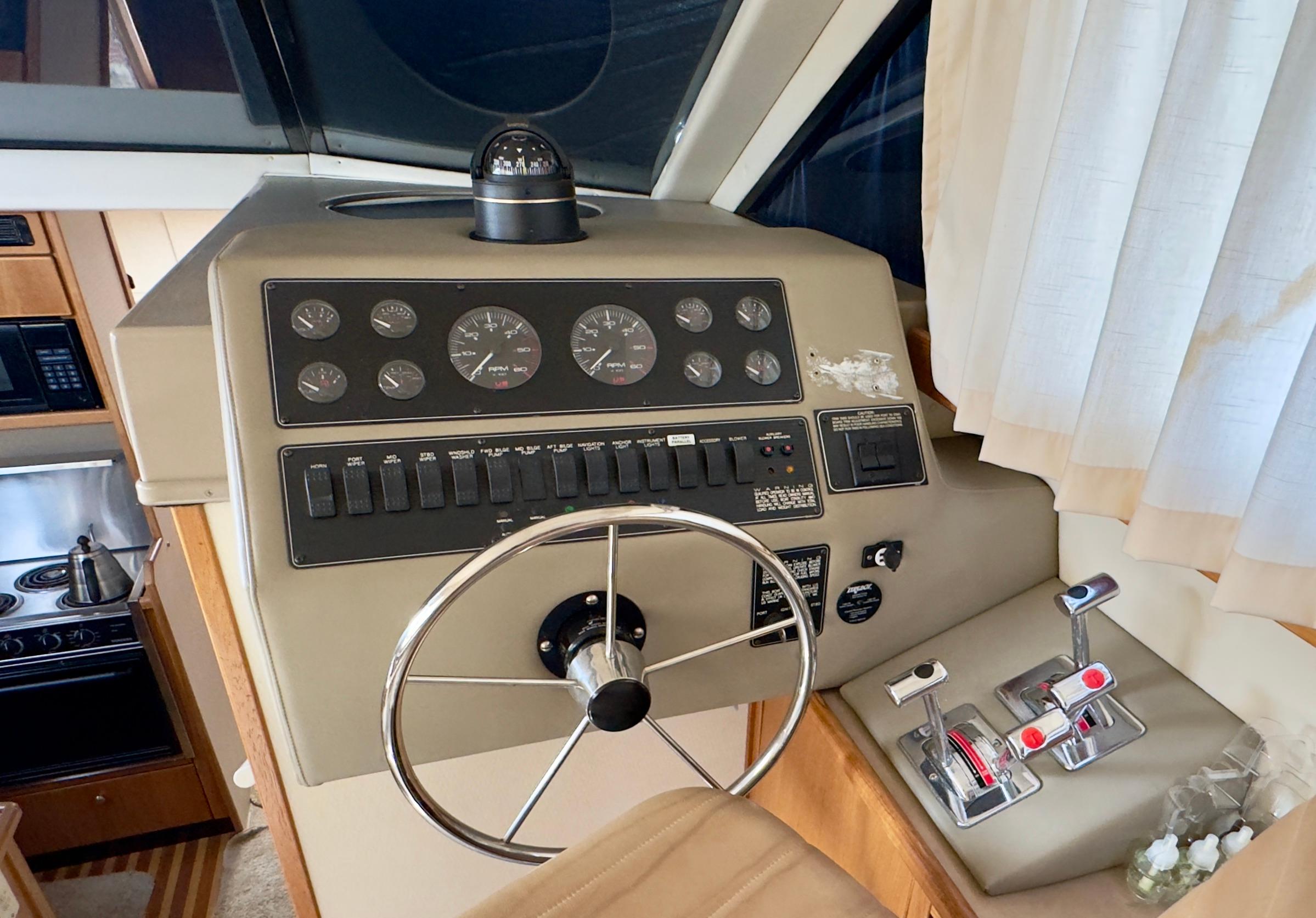 1998 Bayliner 3388 Command Bridge Motoryacht Cruiser for sale - YachtWorld