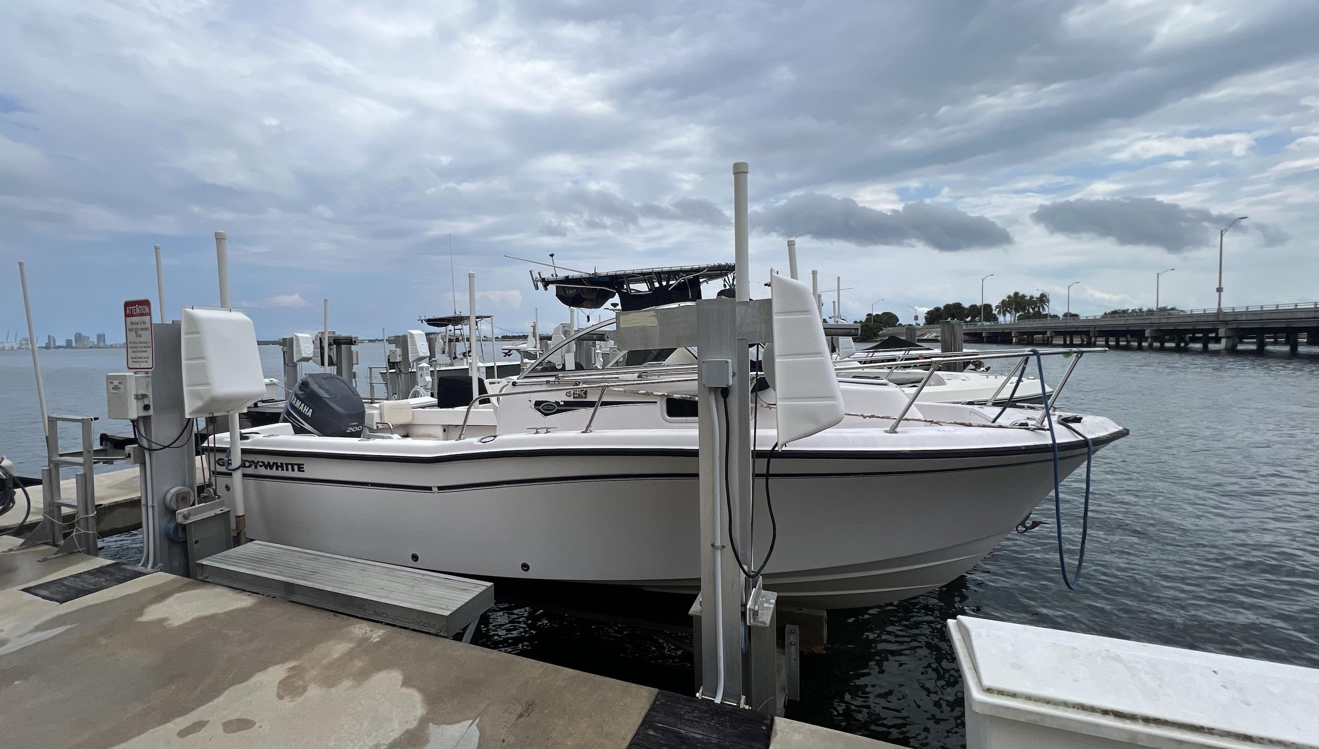 Gradywhite Adventure 208 Walkaround Cabin