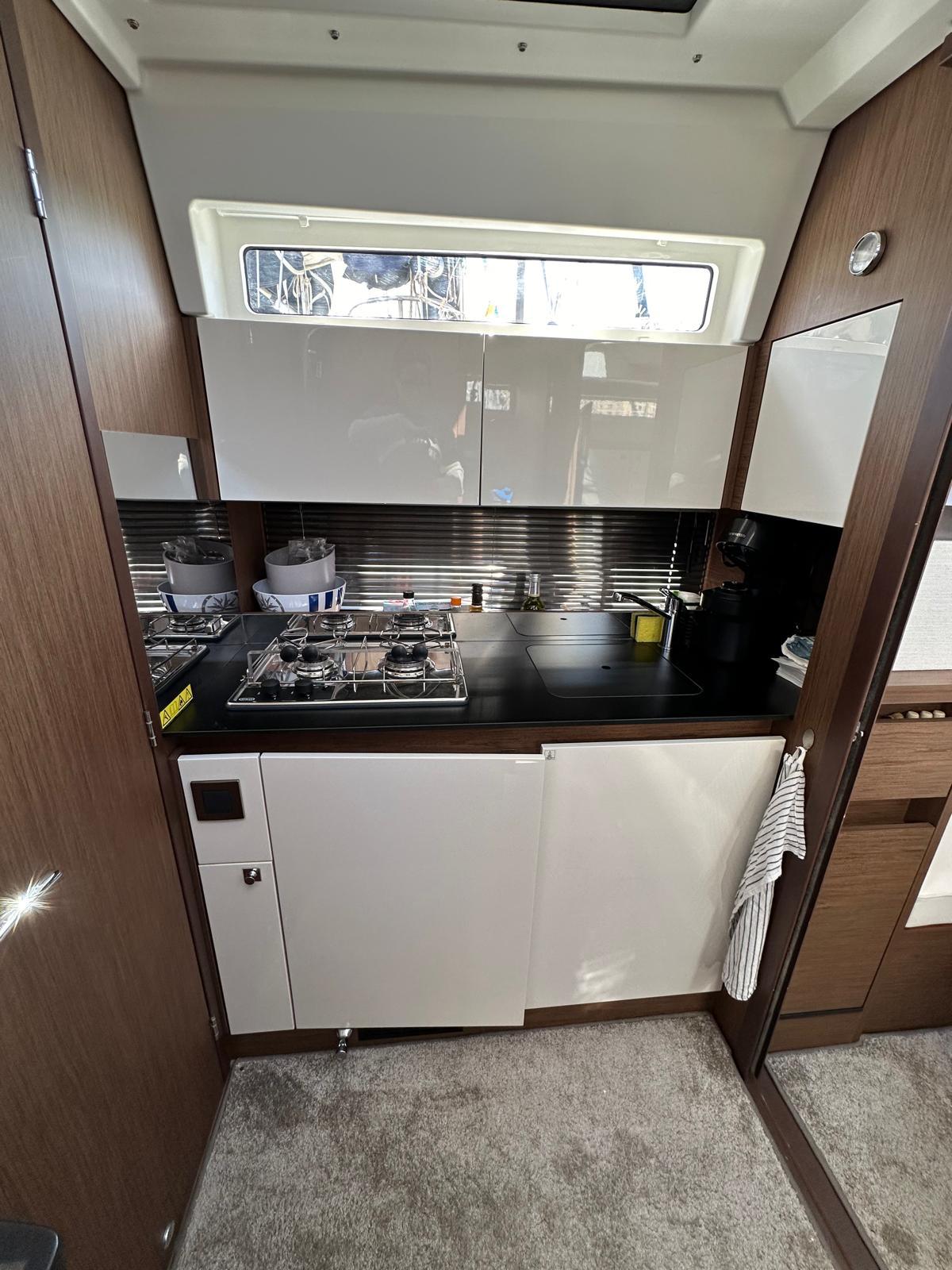 2020 Jeanneau Leader 33 Cruiser for sale - YachtWorld