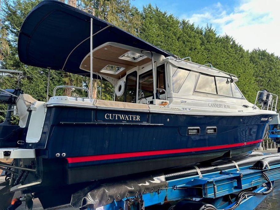 2014 Cutwater C30 Sedan Cruiser for sale - YachtWorld